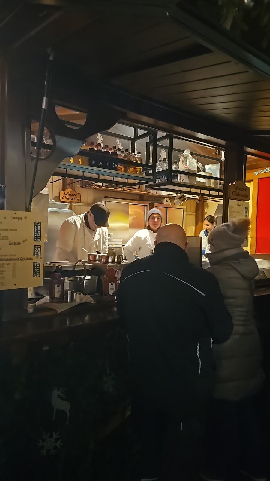 Radnik na Božnićom sajmu (m/ž)