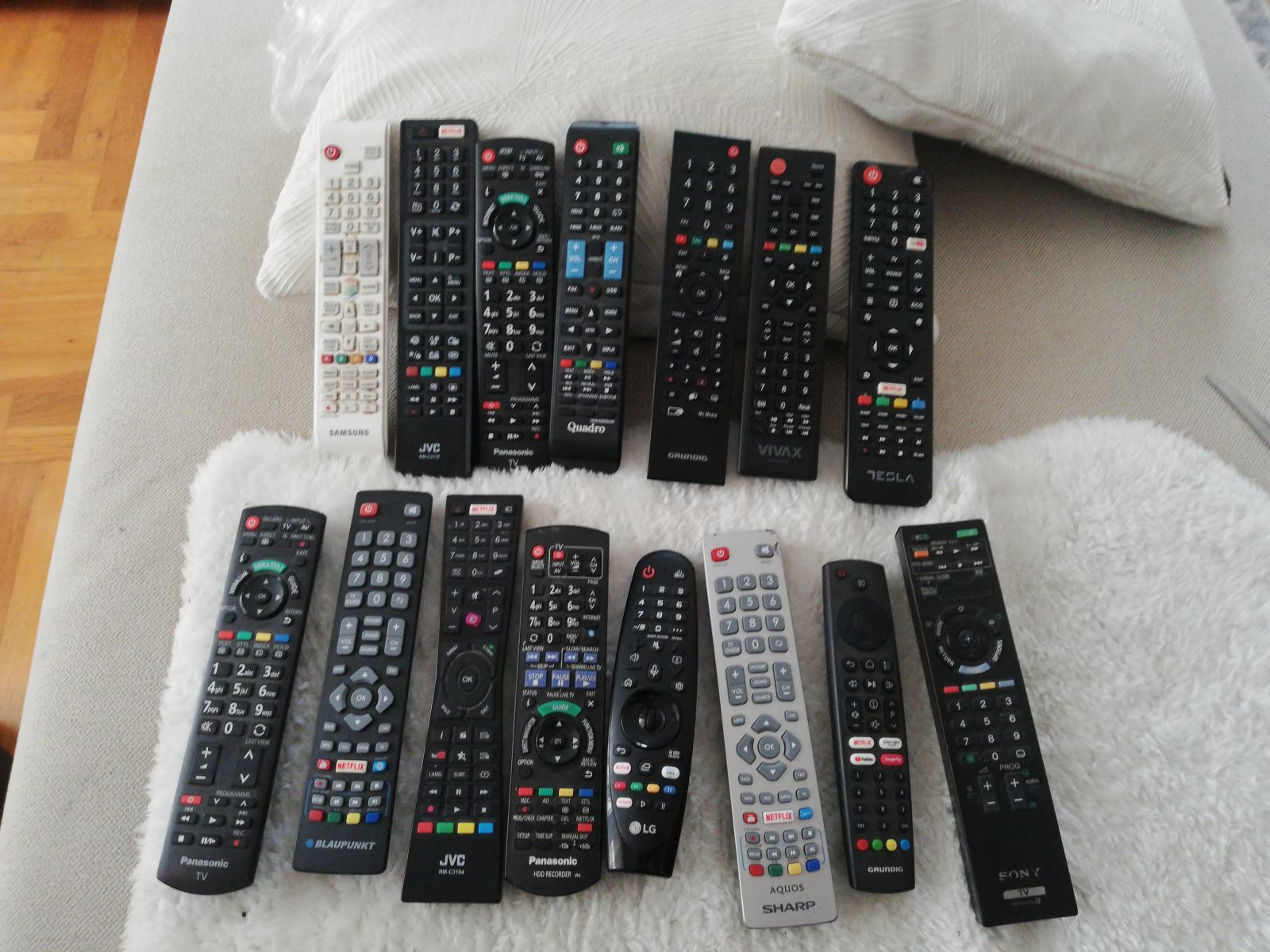 Daljinski za Smart tv.. Više modela