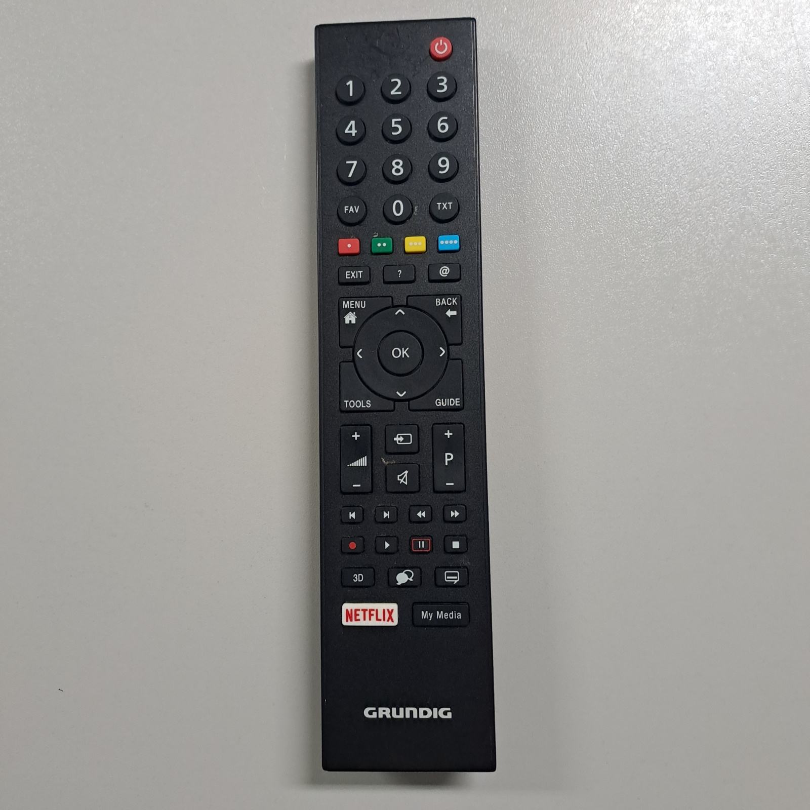 Daljinski upravljač original za Grundig televizor.