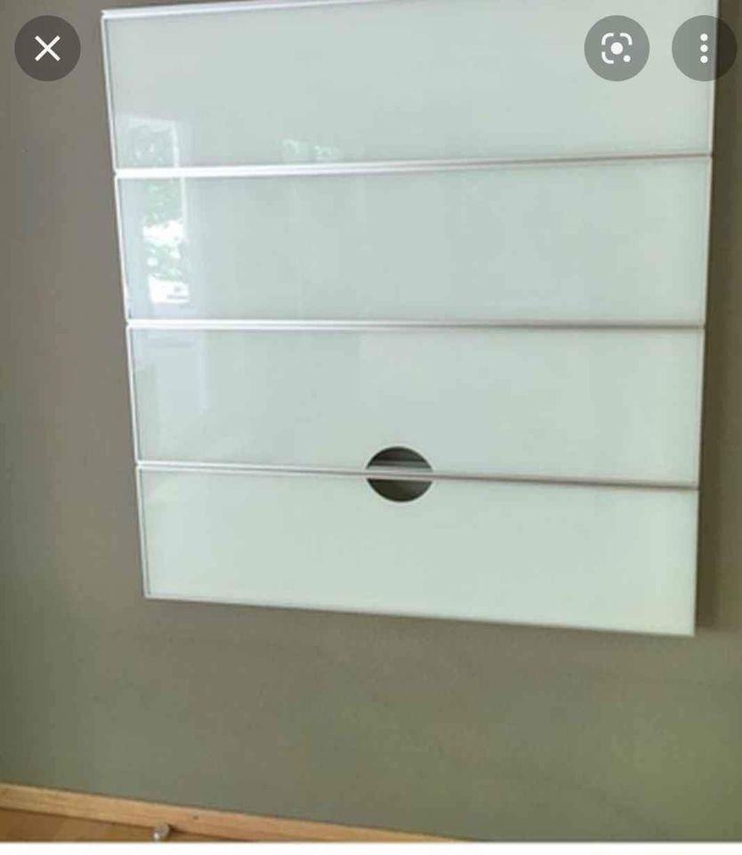 IKEA zidni panel za TV