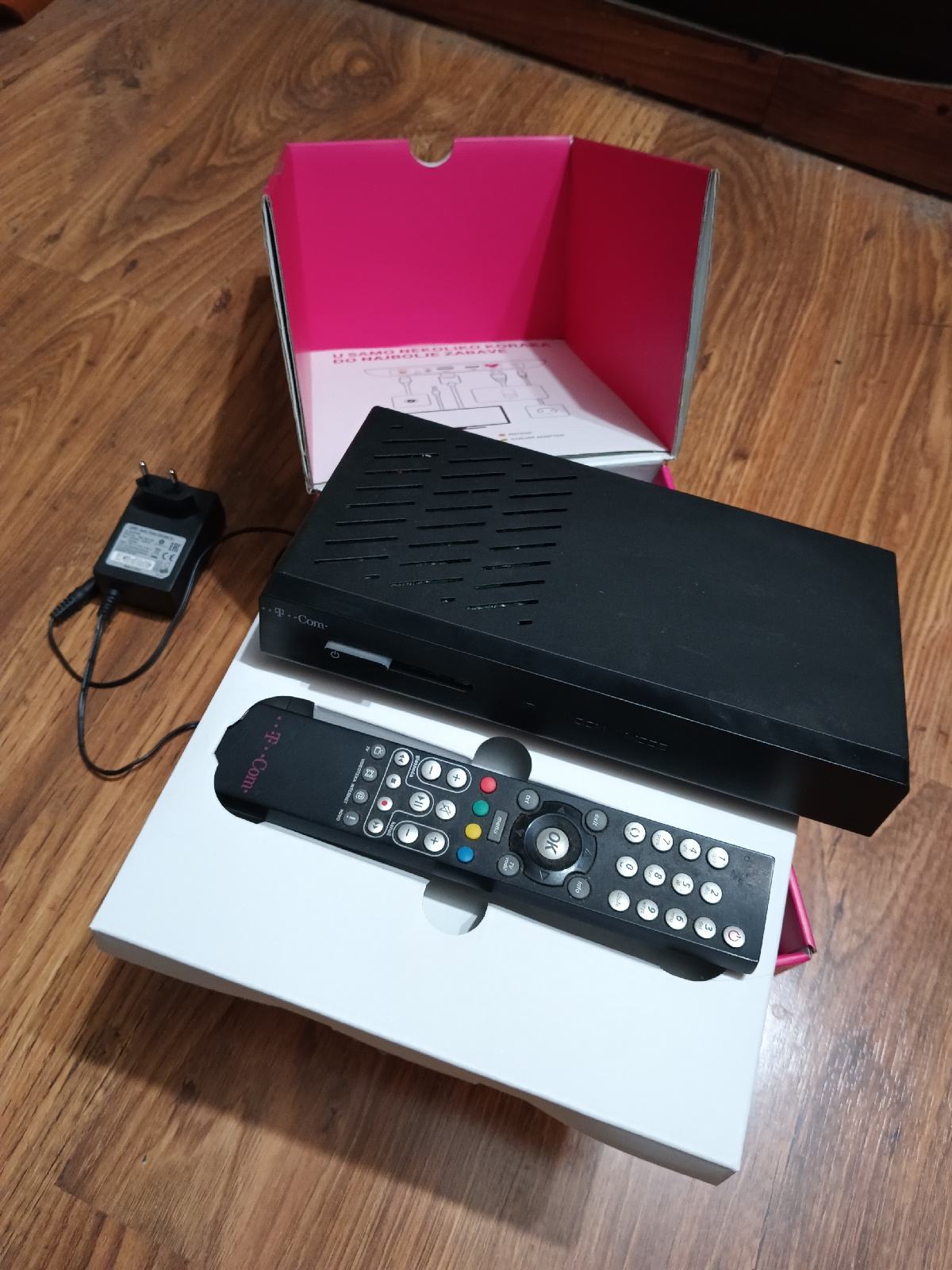 RECIVER MAXTv KOMPLET SA DALJINSKIM,STRUJNIM ADAPTEROM I UPUTAMA-VIŠAK