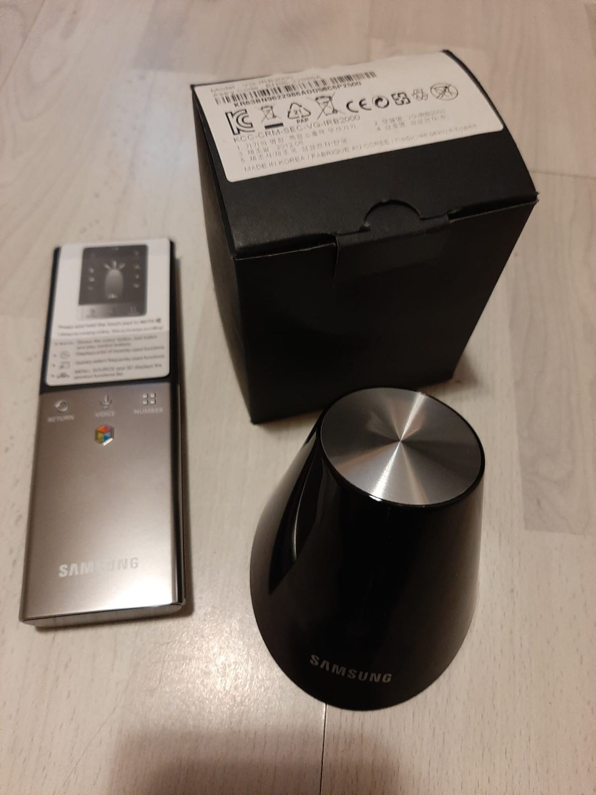 SAMSUNG SMART TOUCH DALJINSKI+GLASOVNO UPRAVLJANJE, PRODAJEM