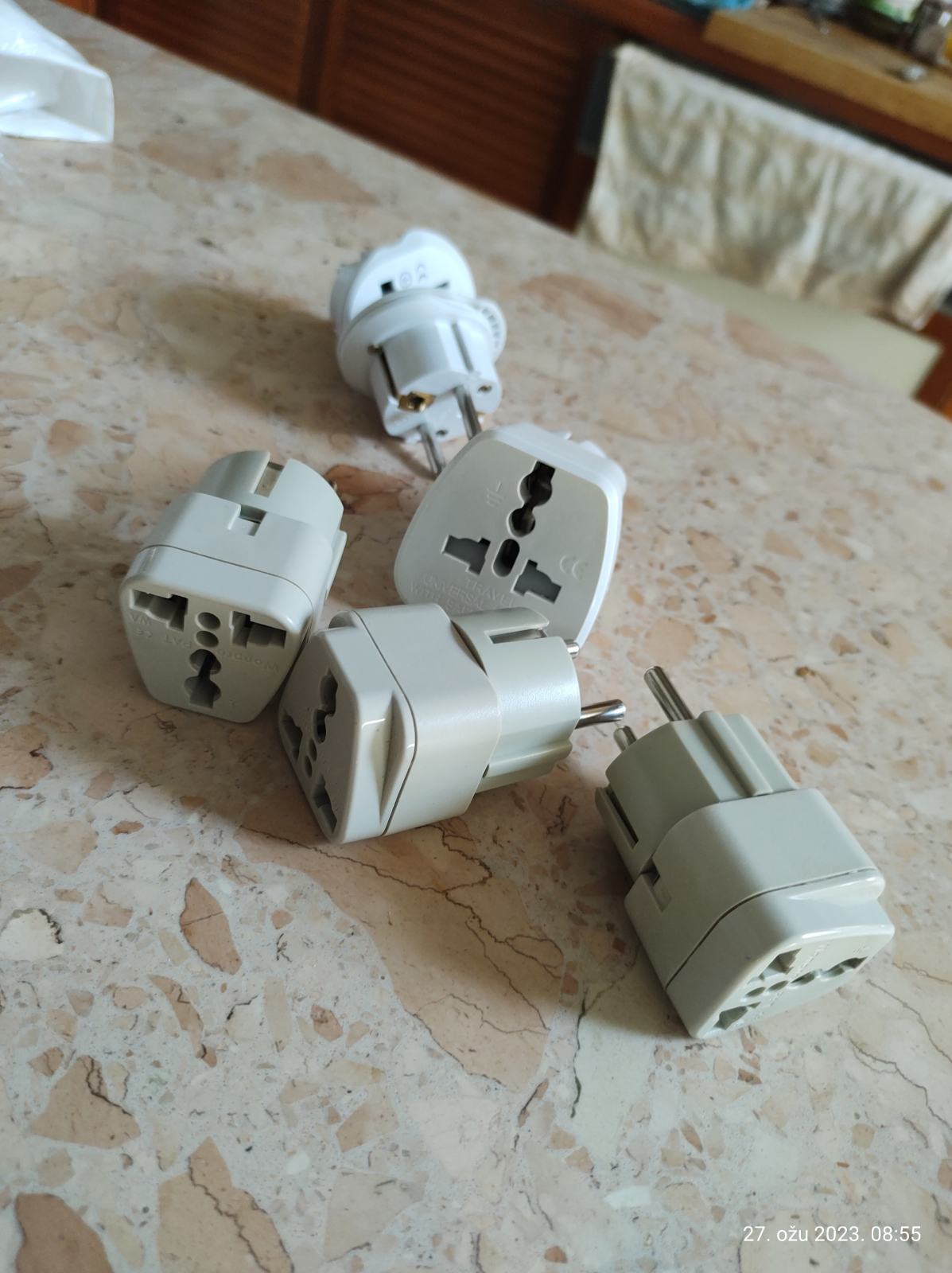 Univerzalni strujni adapter AU,SAD,UK na EU