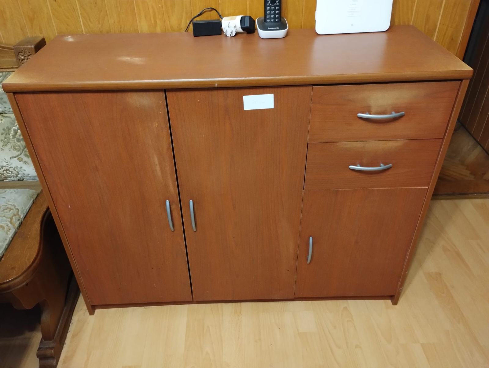 Drvena komoda - ormarić