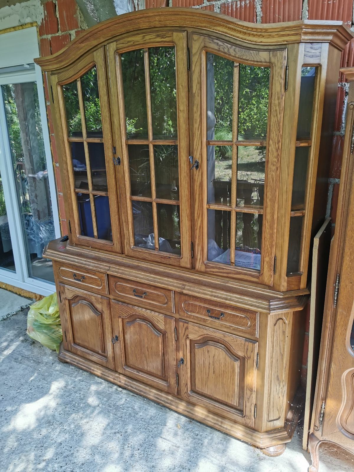 Drvena vitrina / komoda