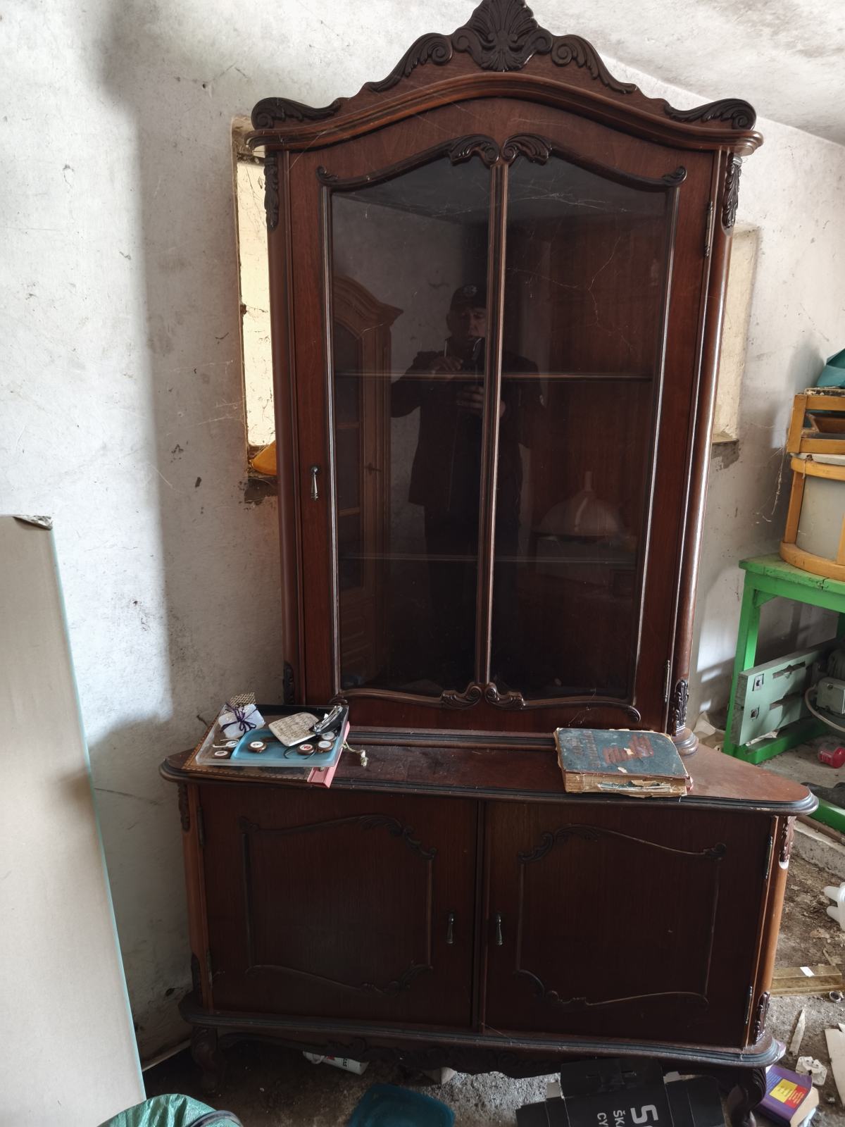 Drvena Vitrina masivna