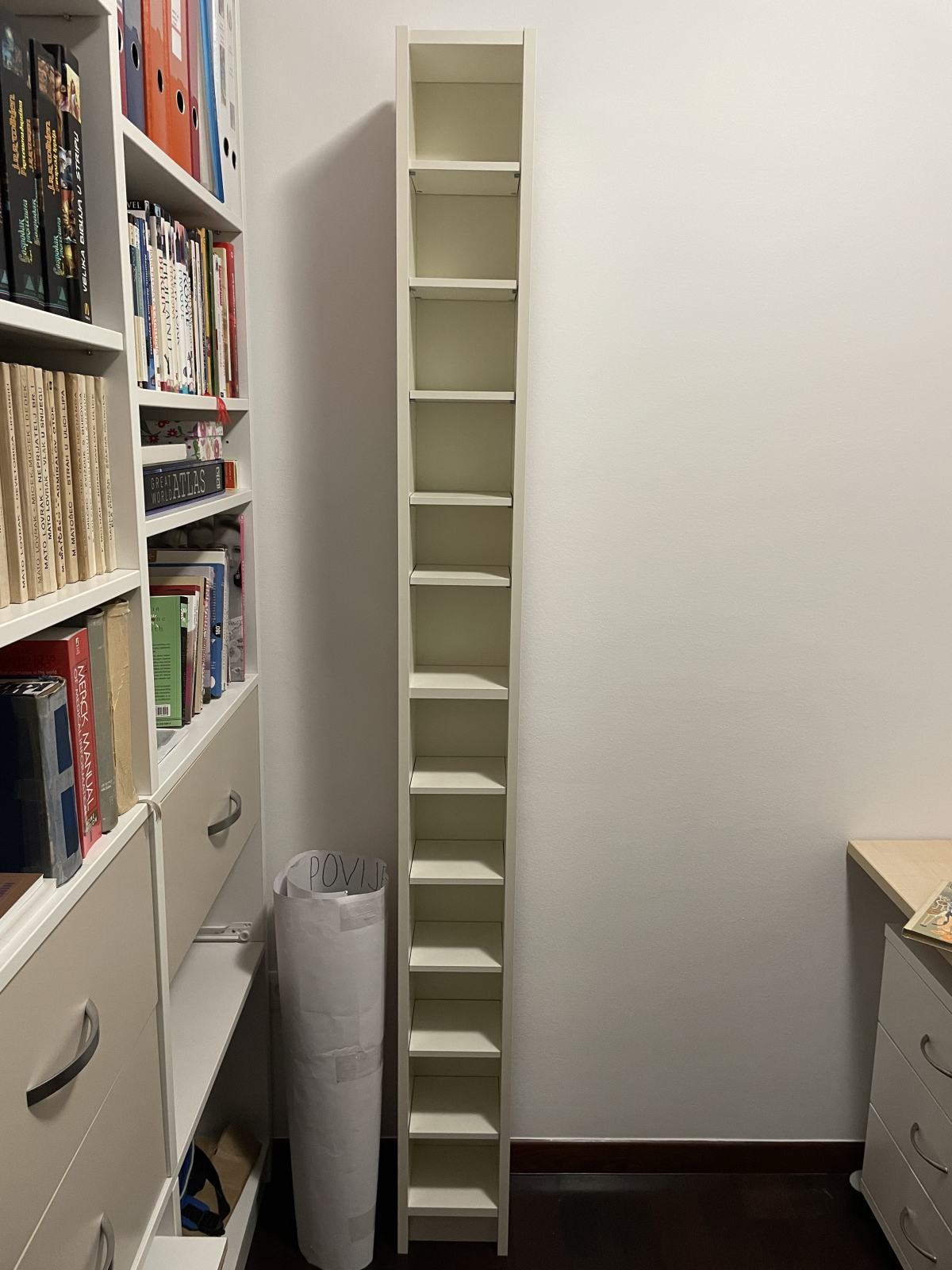 IKEA Gnedby regal za CD