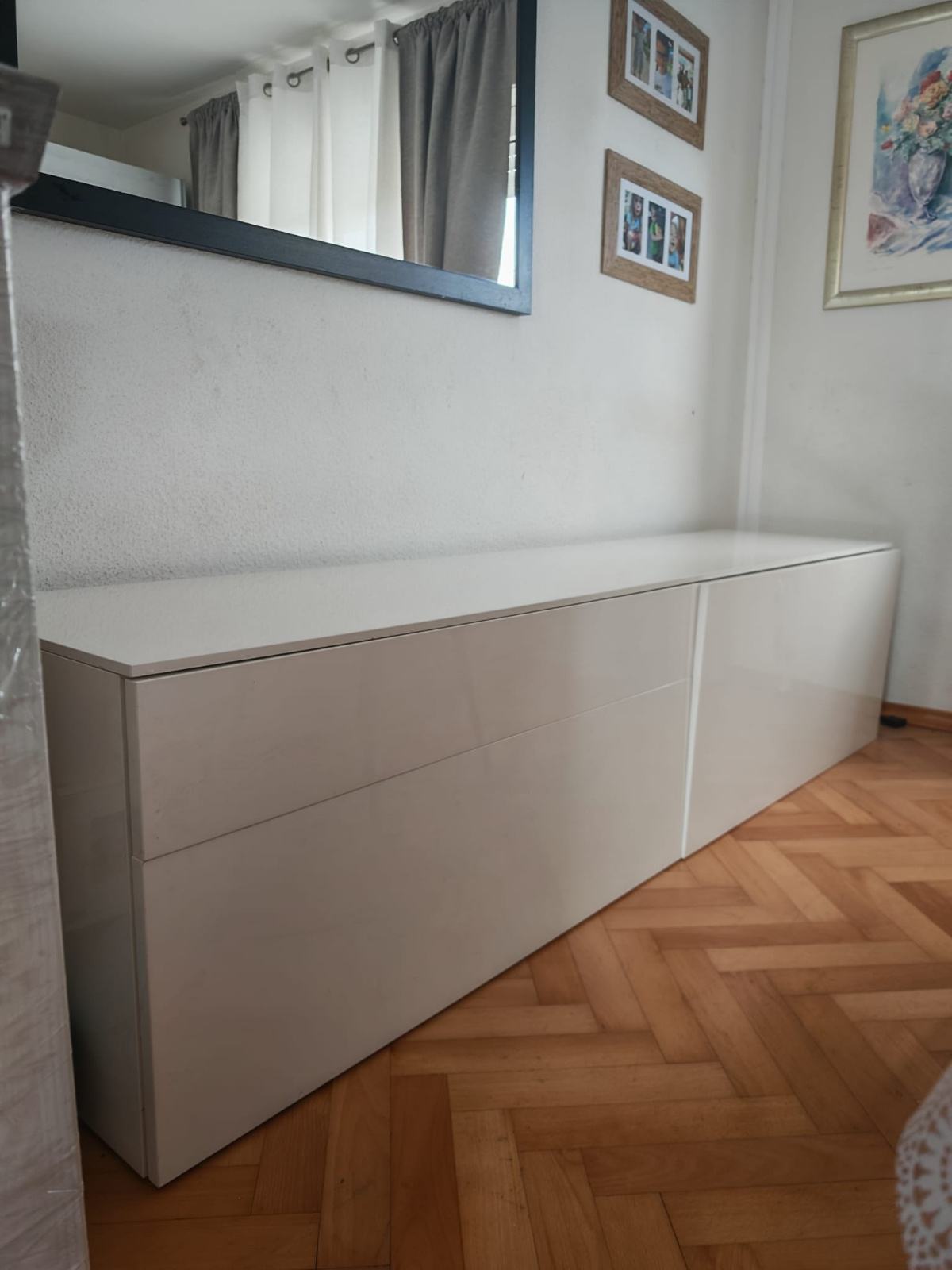 Komoda BIJELA dužina 225 cm visoki sjaj