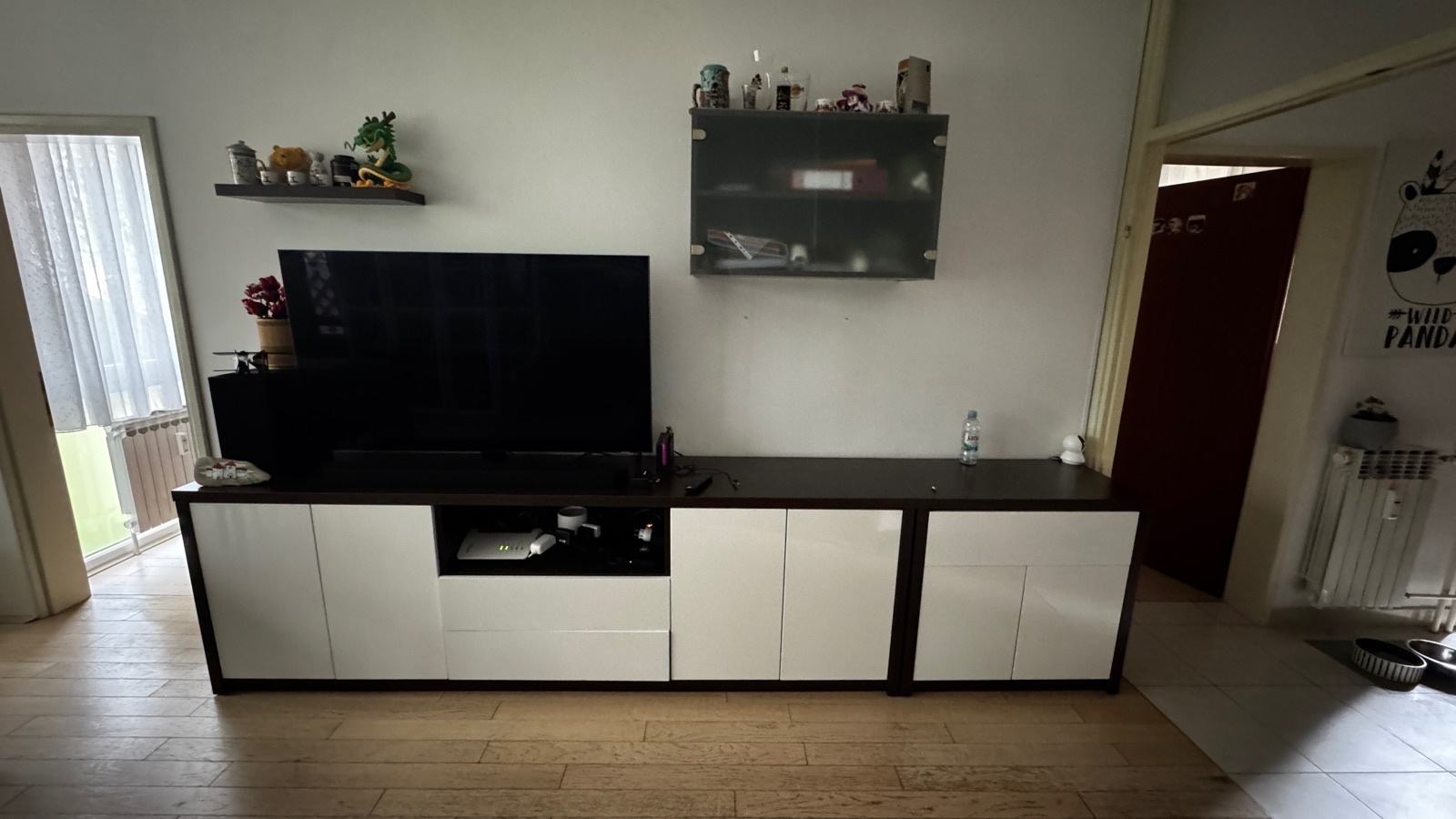 KOMPLET ZA DNEVNU SOBU, ORMARIĆI, TV KLUPA, POLICA I VISEĆI ELEMENT