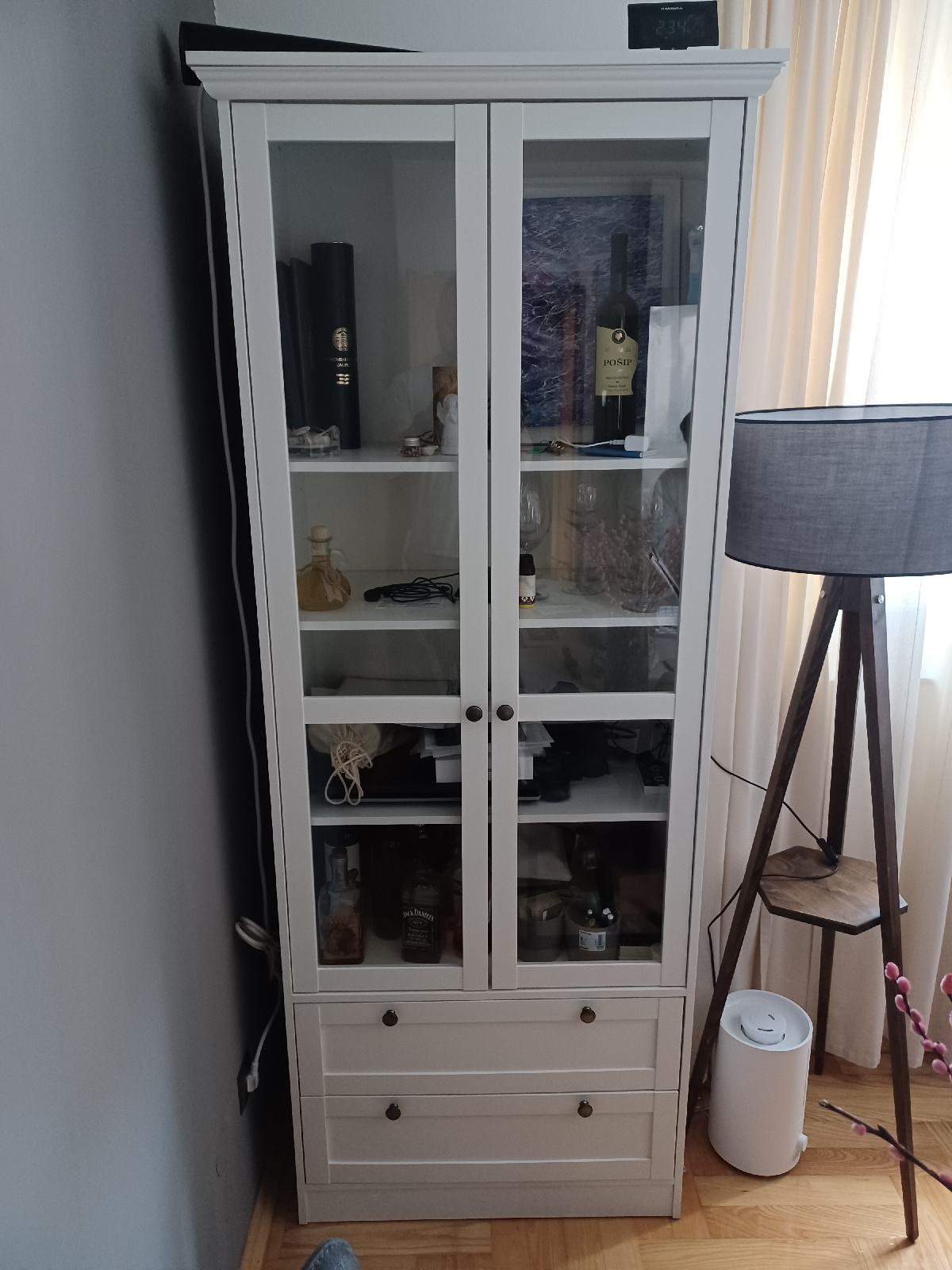 Poklanjam ormar za dnevni boravak