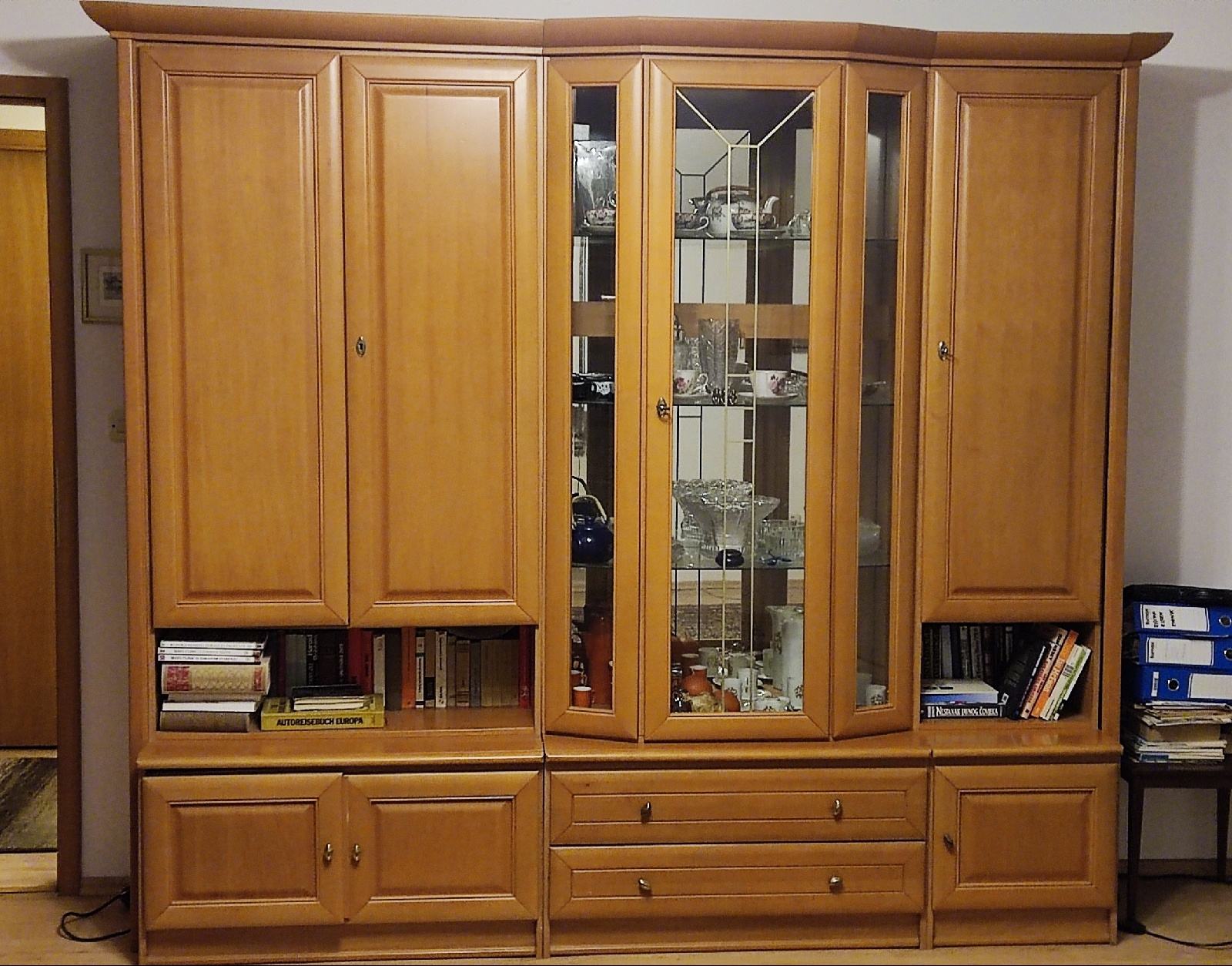 Ormar vitrina puno drvo za dnevni boravak