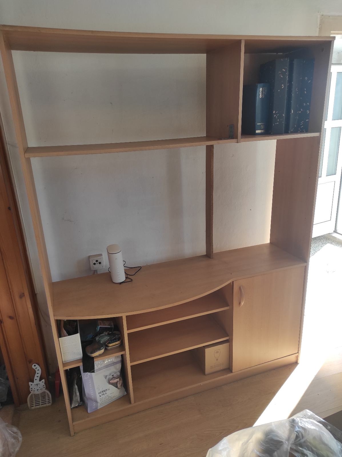 POKLANJAM 2 REGALA, ORMAR