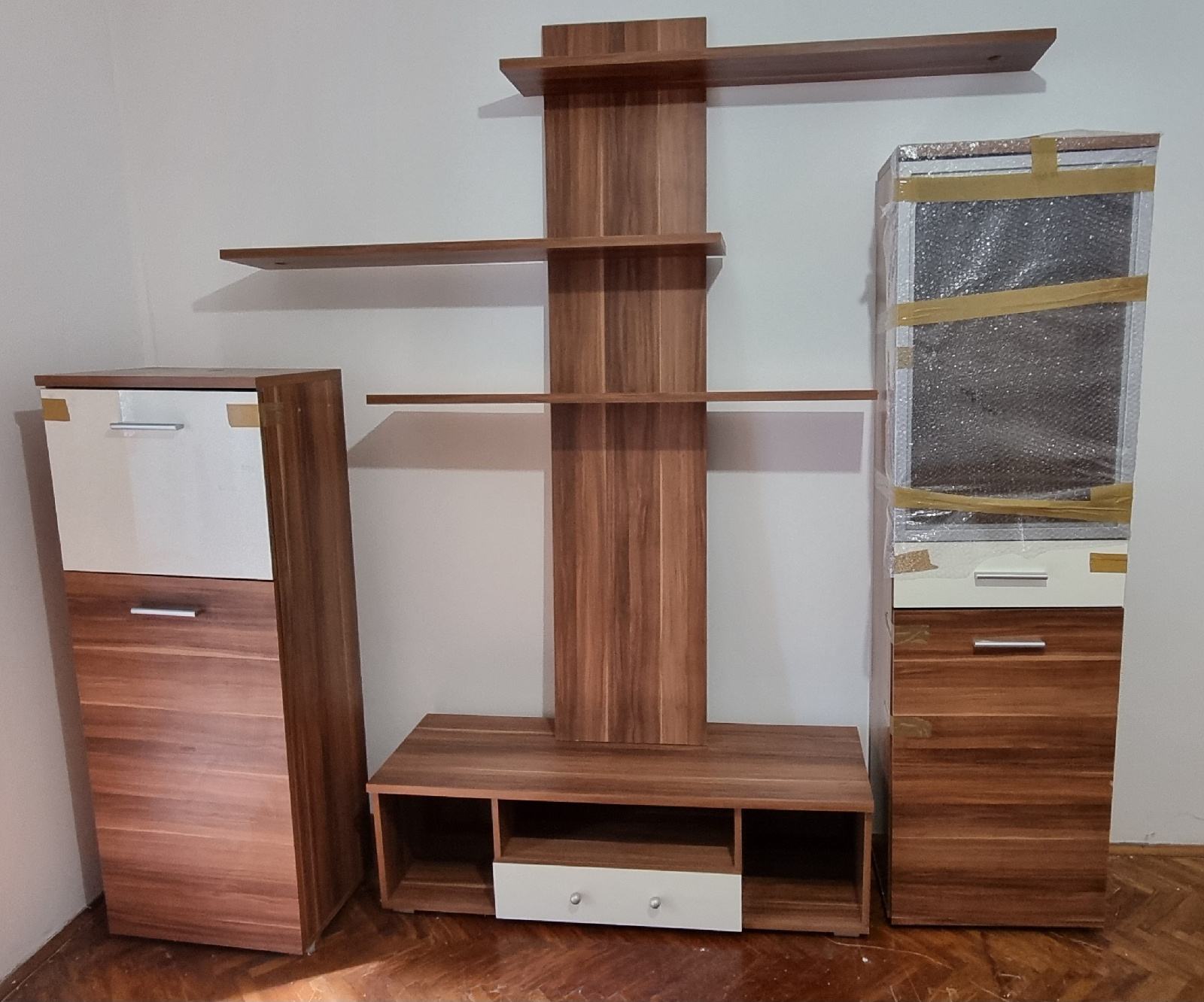 POKLANJAM komade namještaja