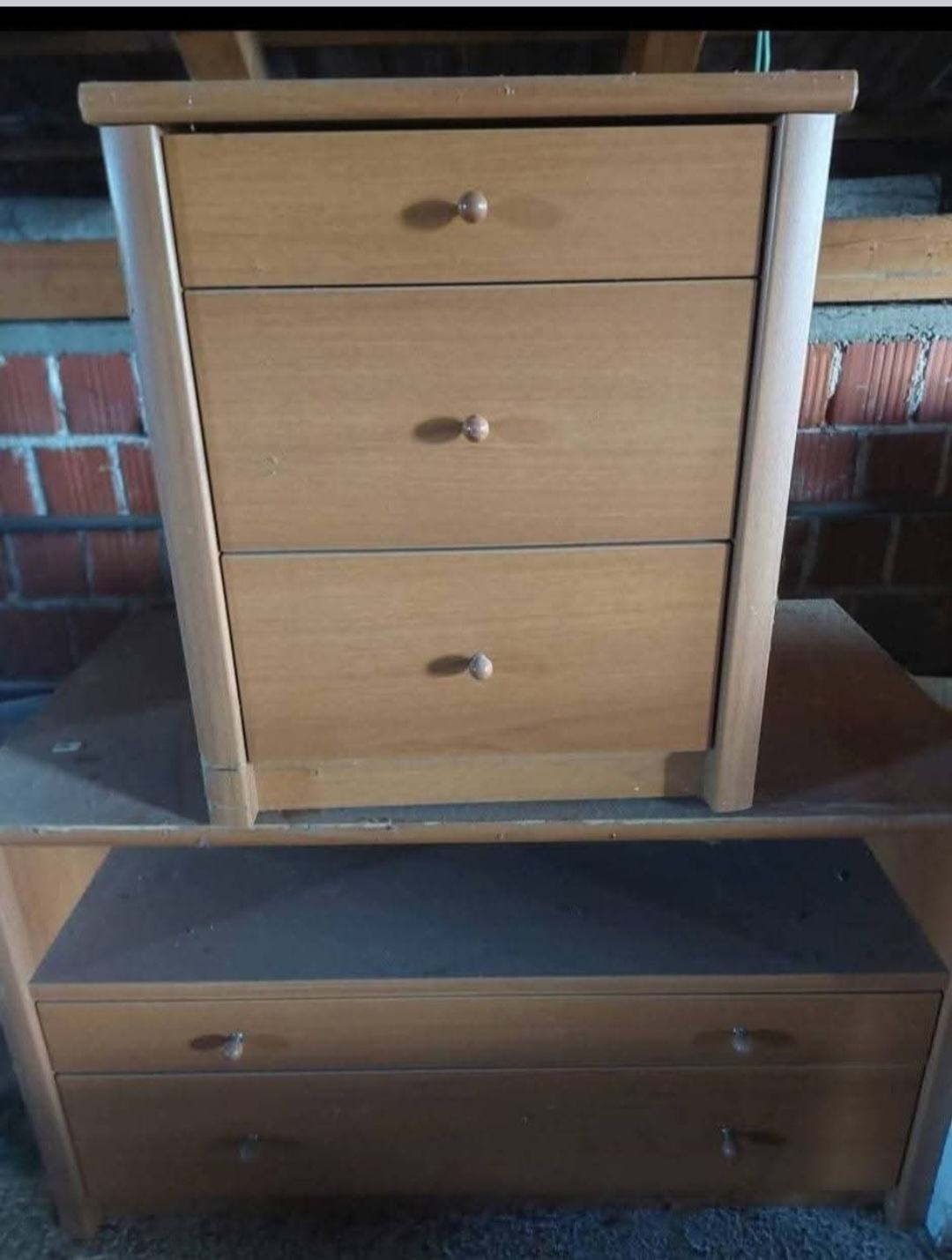 Poklanjam komodu i ormaric