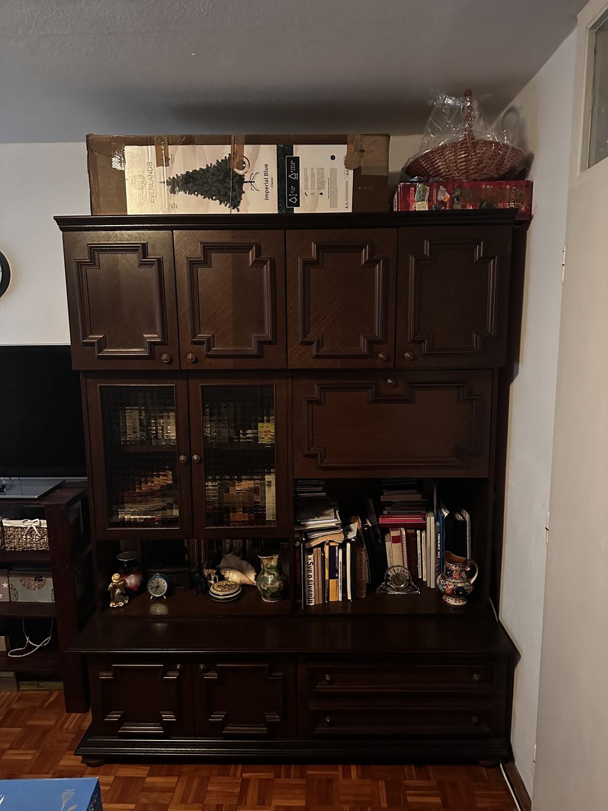 Poklanjam regal za dnevnu sobu, puno drvo