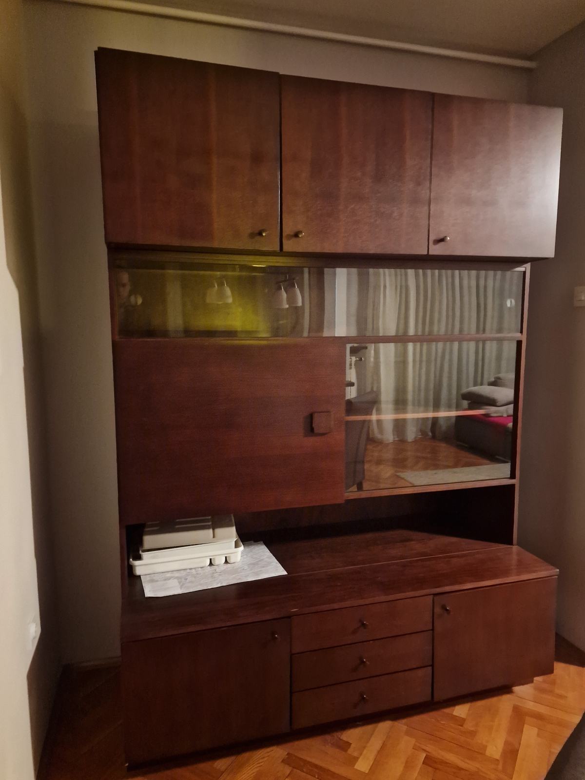 Poklanjam regal za dnevni boravak, š 150 cm, v 210cm, d 43-65 cm