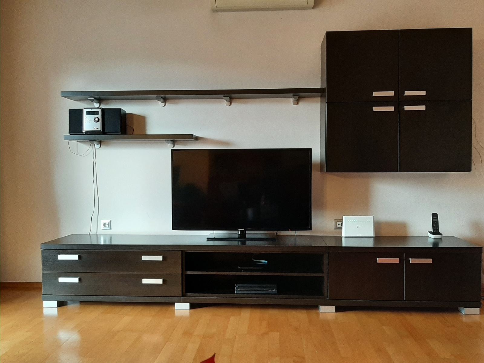 REGAL ZA DNEVNI BORAVAK