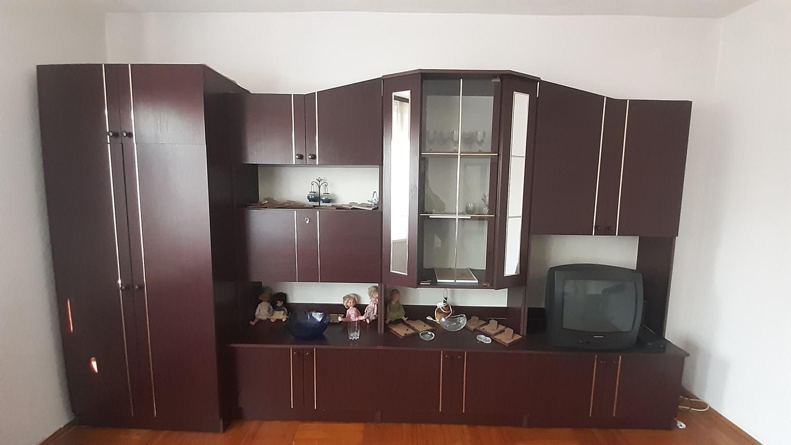 Regal za dnevni boravak