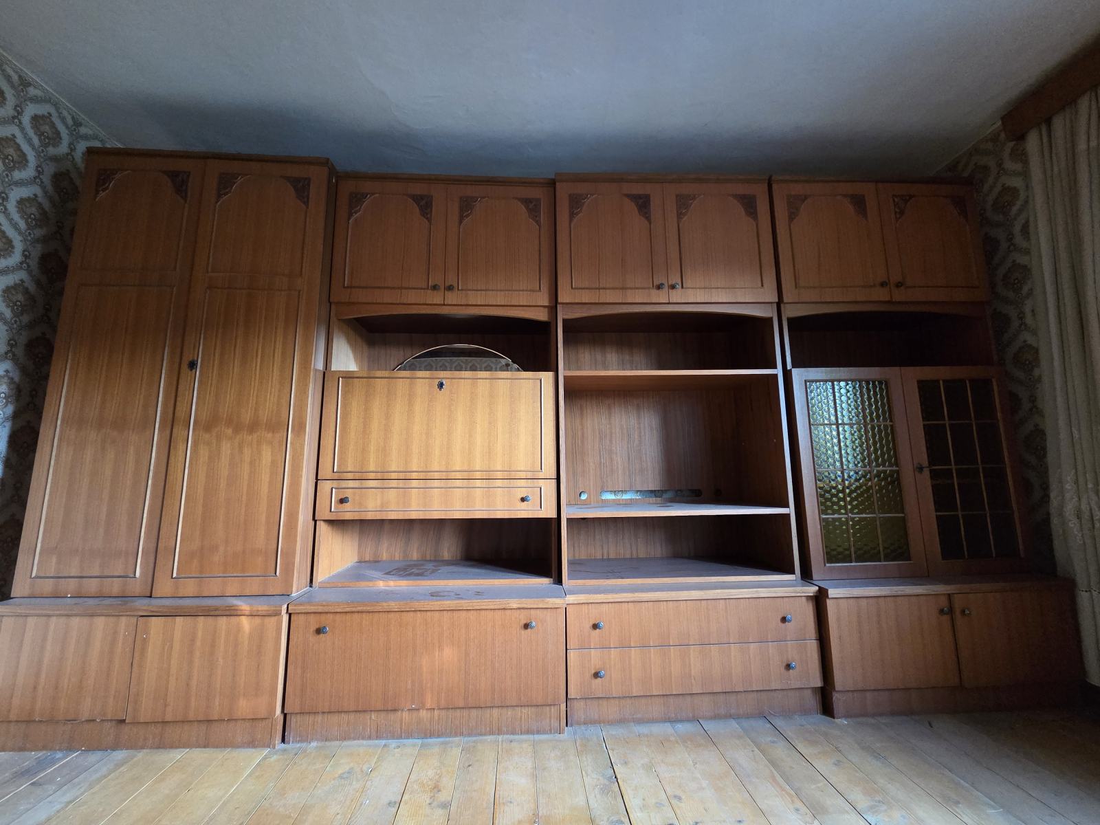 Regal komoda vitrina ormar