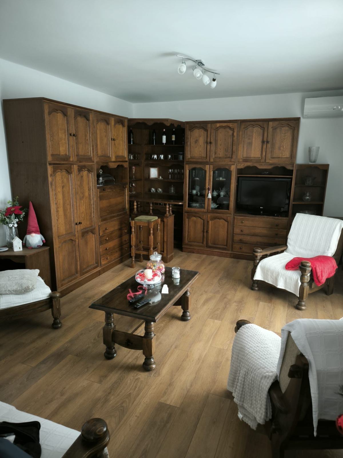 RETRO REGAL SA ŠANKOM ZA DNEVNI BORAVAK KOMPLET