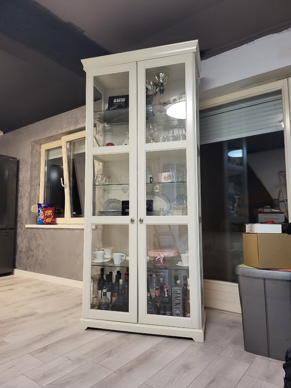 Staklena vitrina Ikea