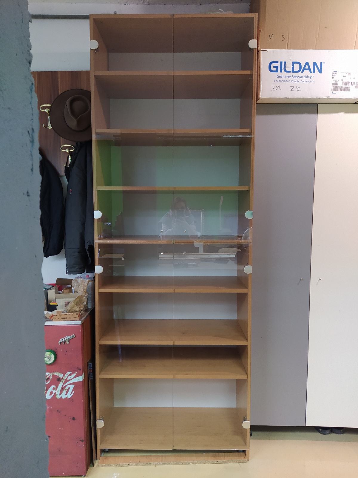 Stakleni ormar/vitrina