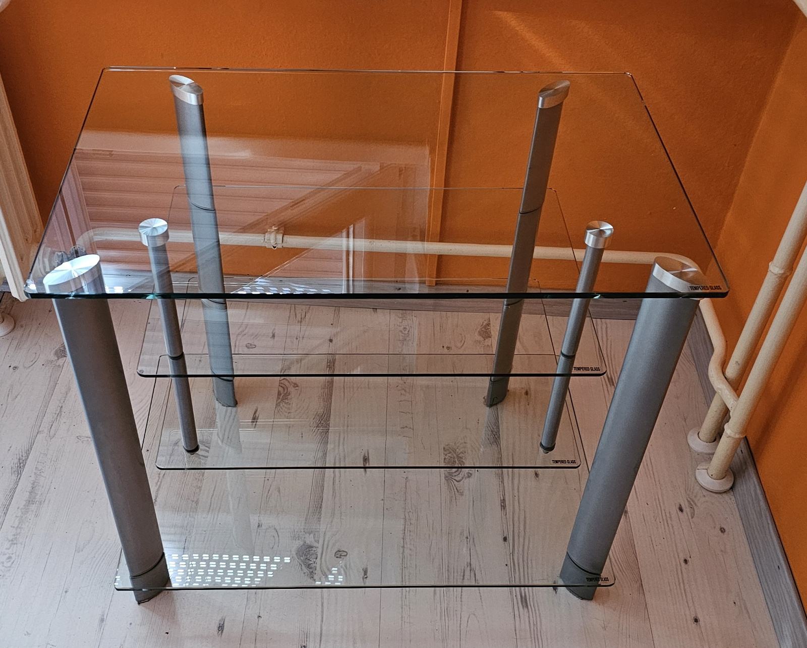 Stakleni stolić za Tv