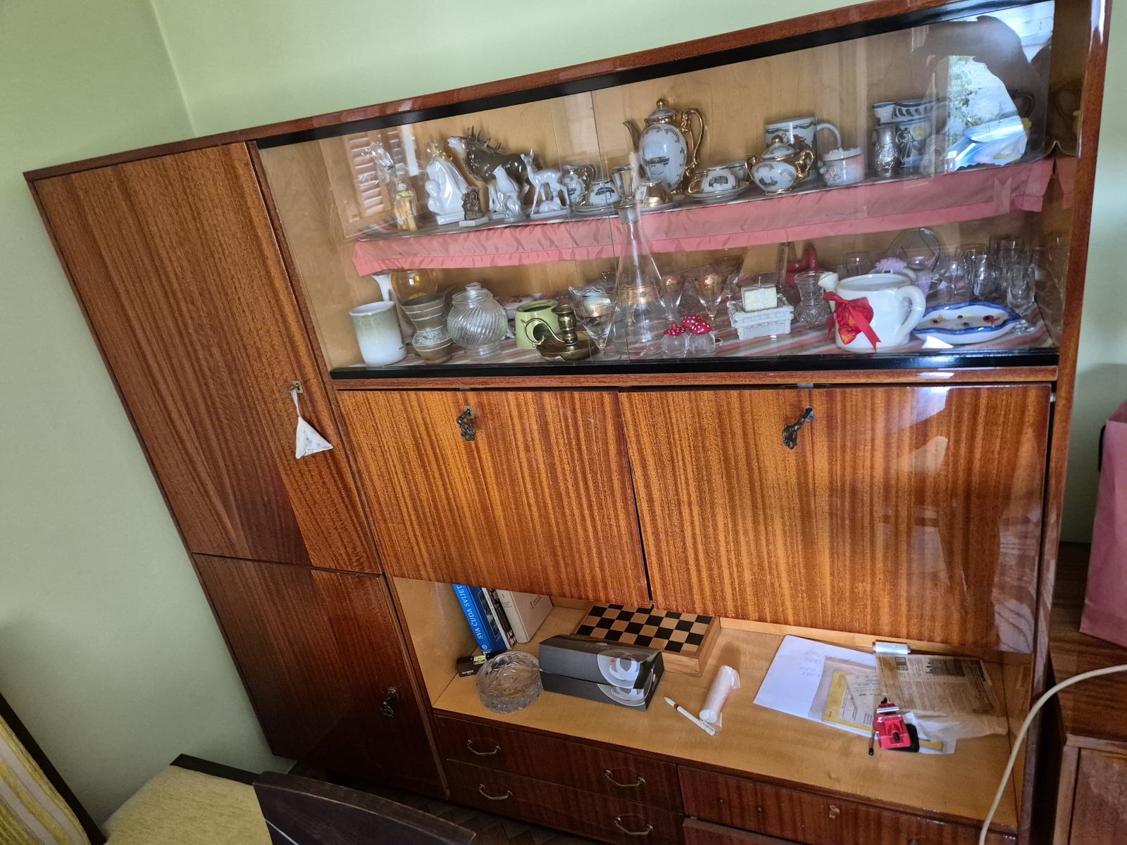 Poklanjam regal za dnevnu sobu, puno drvo