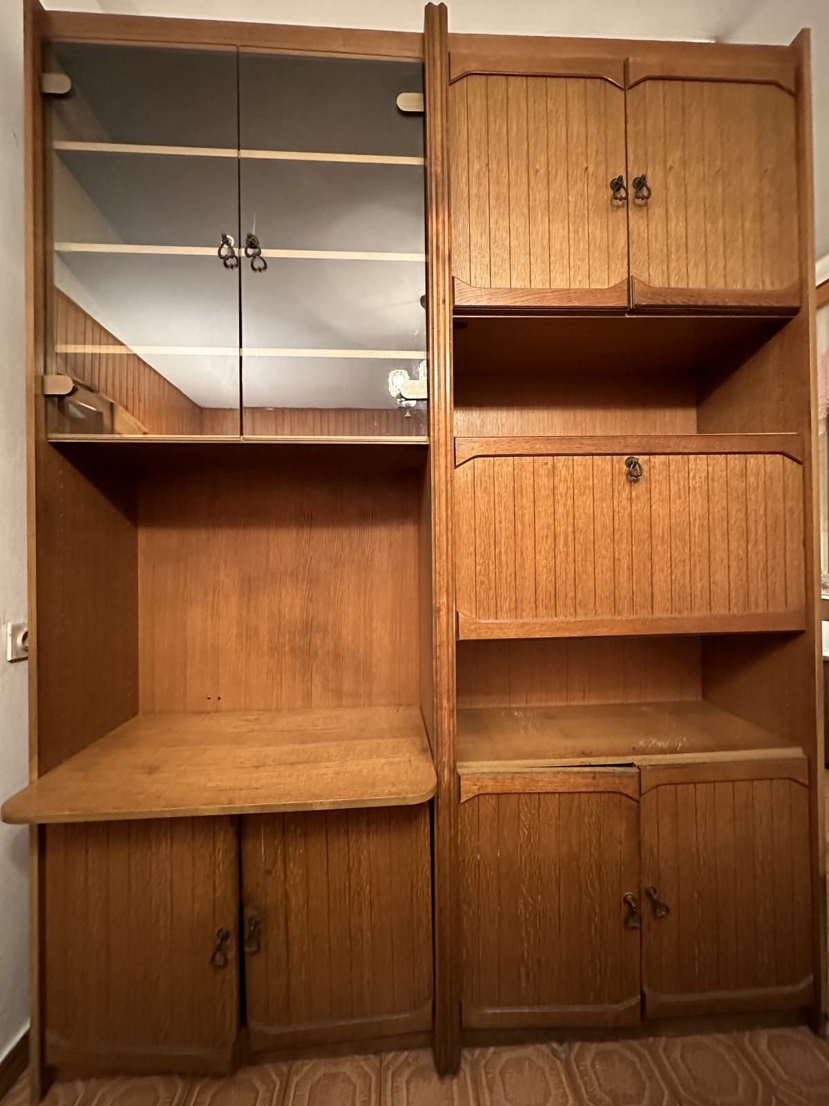 Starinski regal i ormar za TV