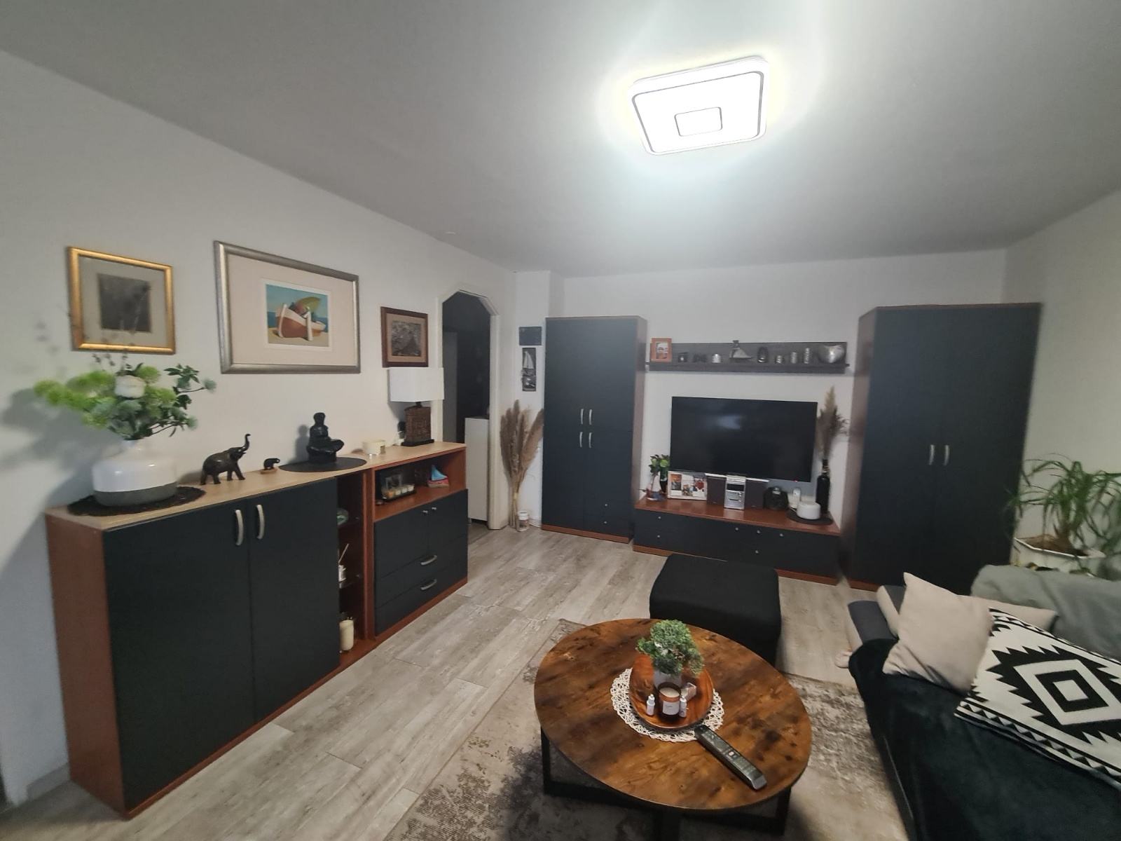 Tv regal, 2 ormara, komoda. Alples