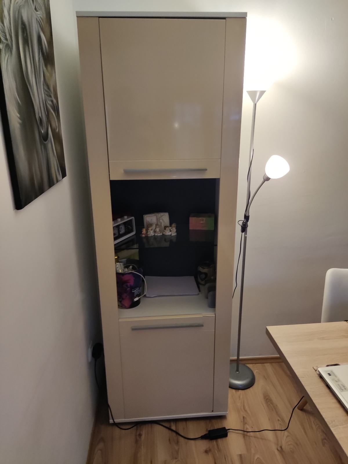 Tv set, visoki i viseći ormar, polica