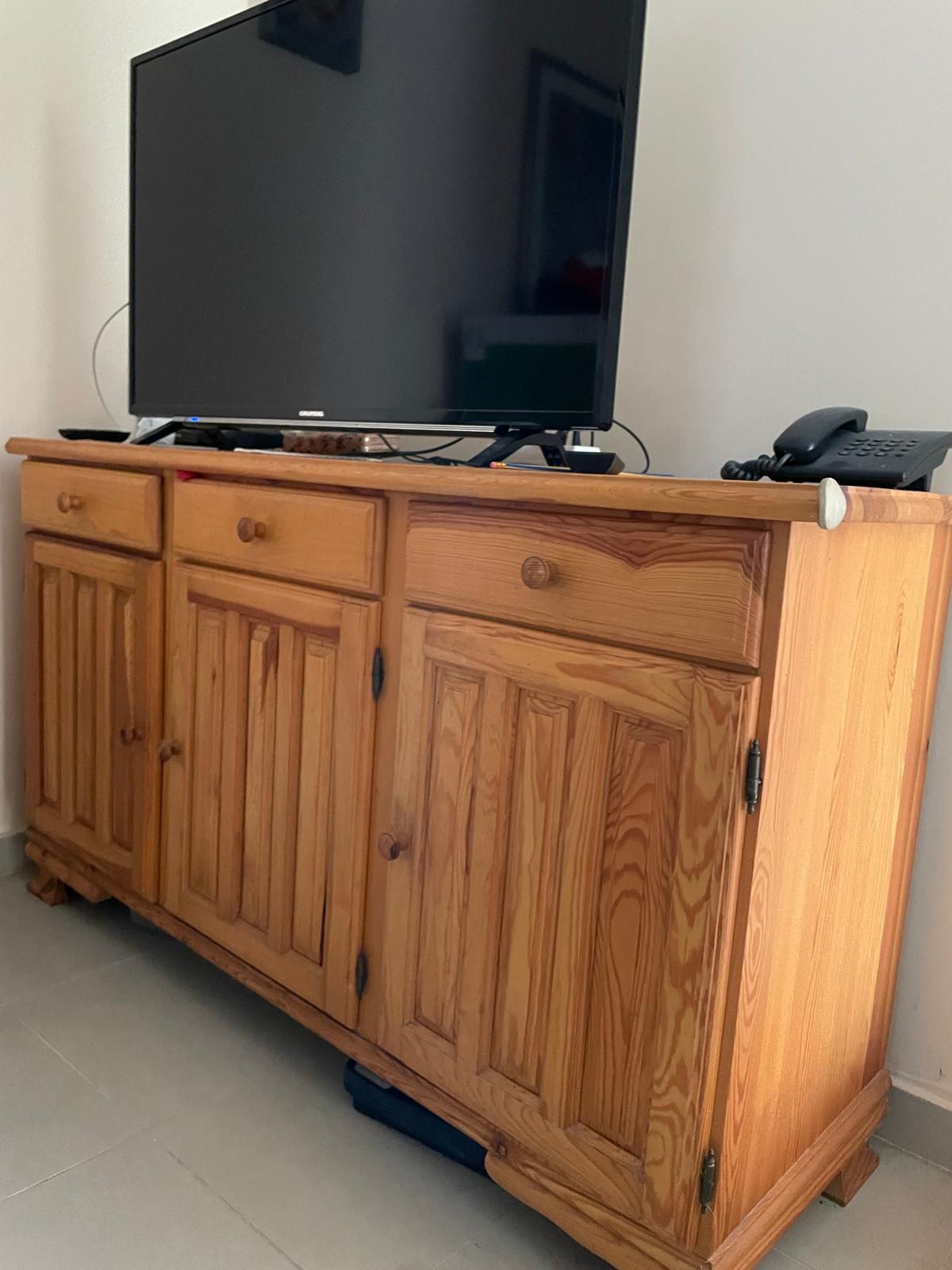 Vintage ormar, komoda, stol i stolice