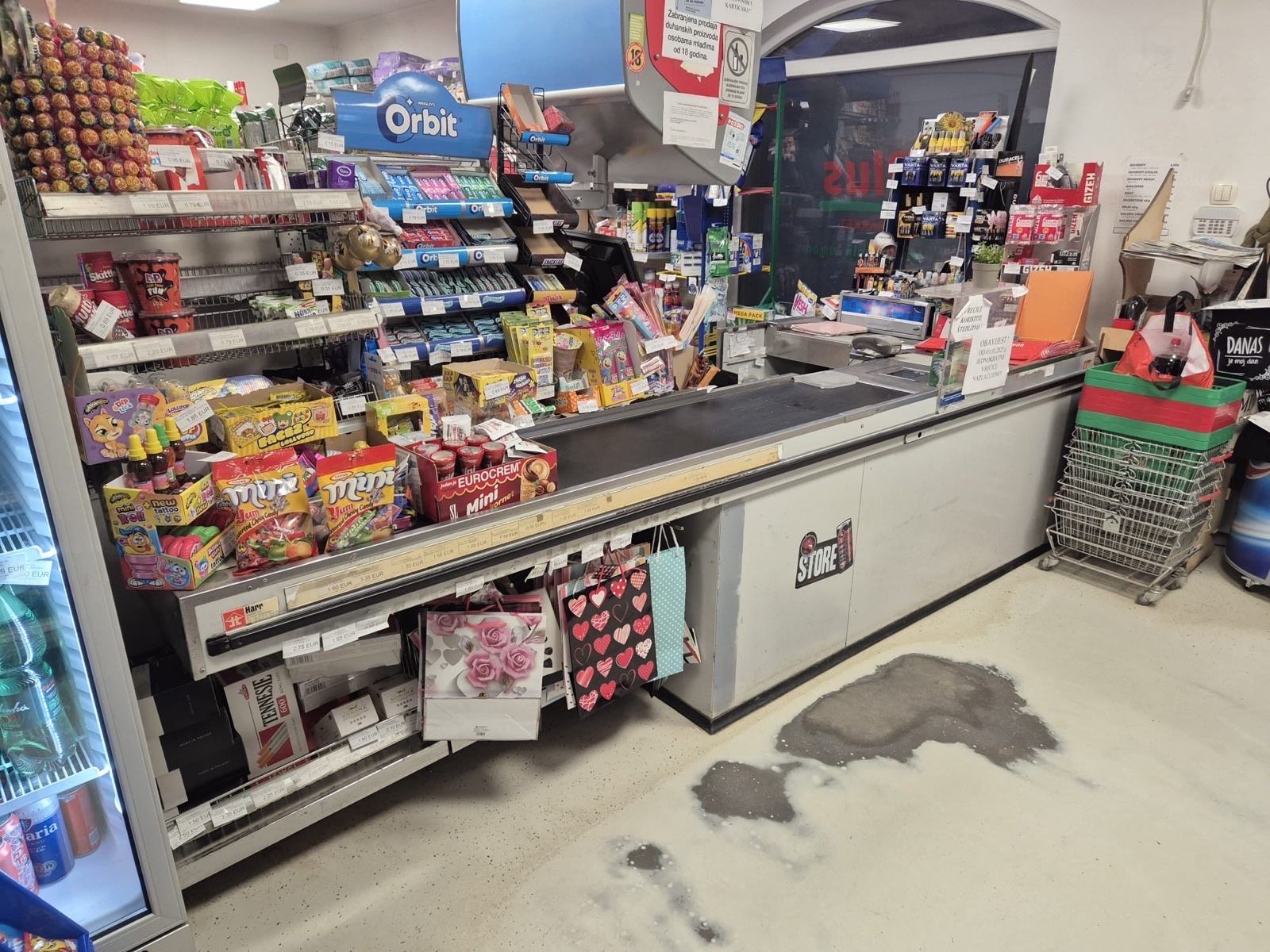 Prodajni pult za trgovinu - pokretna traka