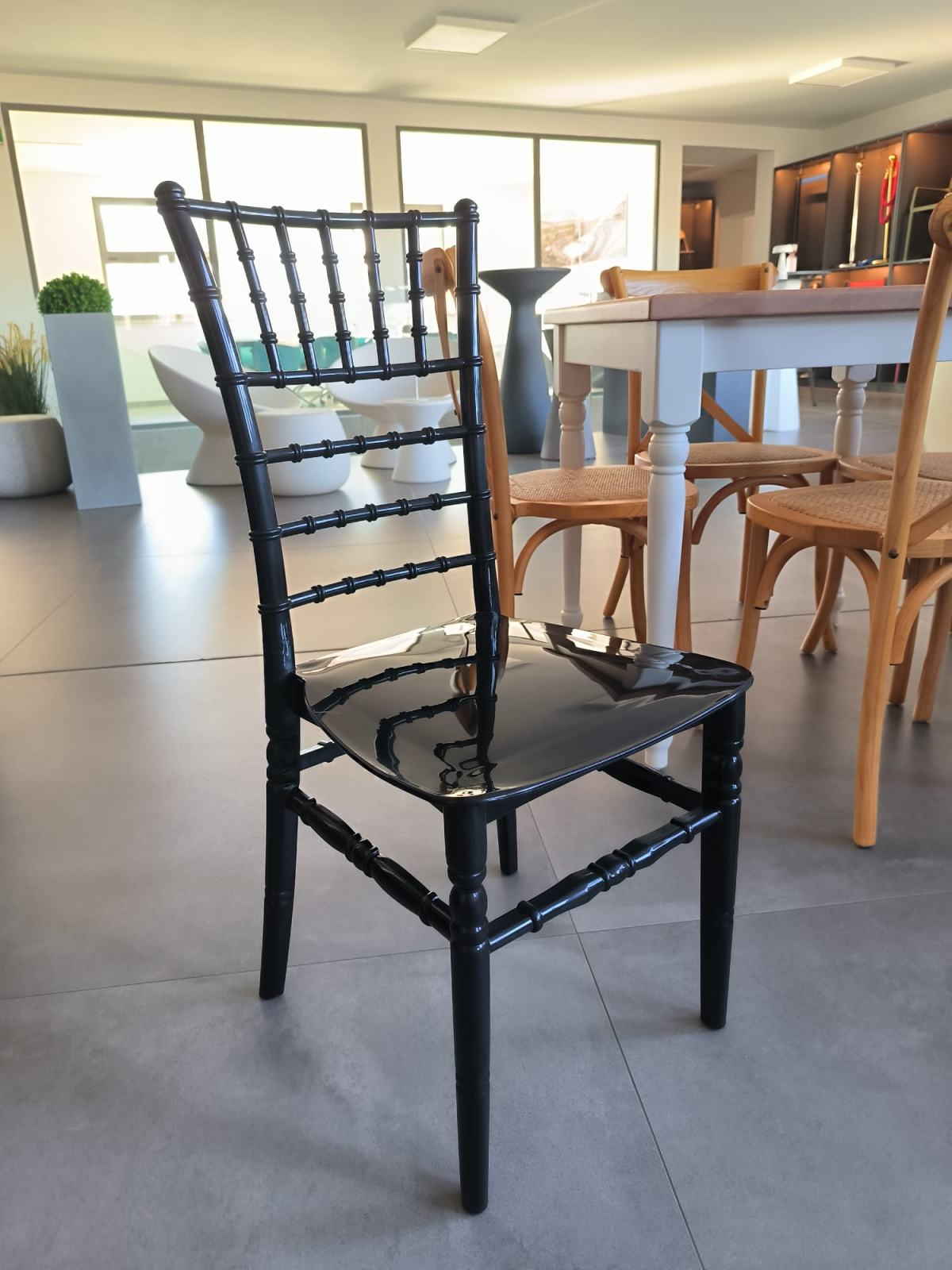 Tiffany stolica – NOVO (Crna PP)