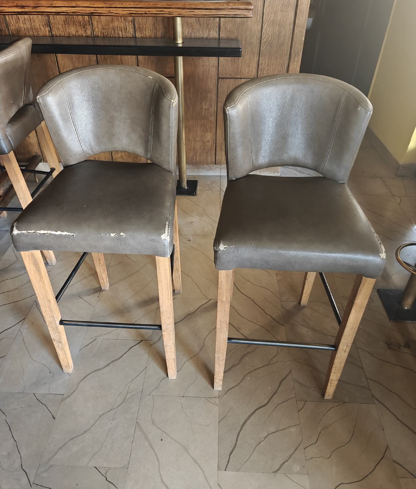 Barske stolice visoke