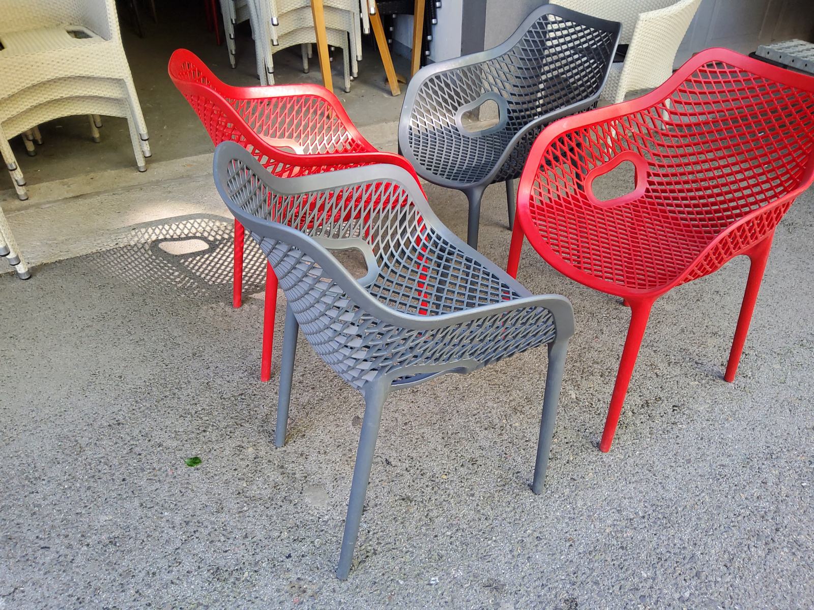 Vrhunske moderne stolice 32 kom