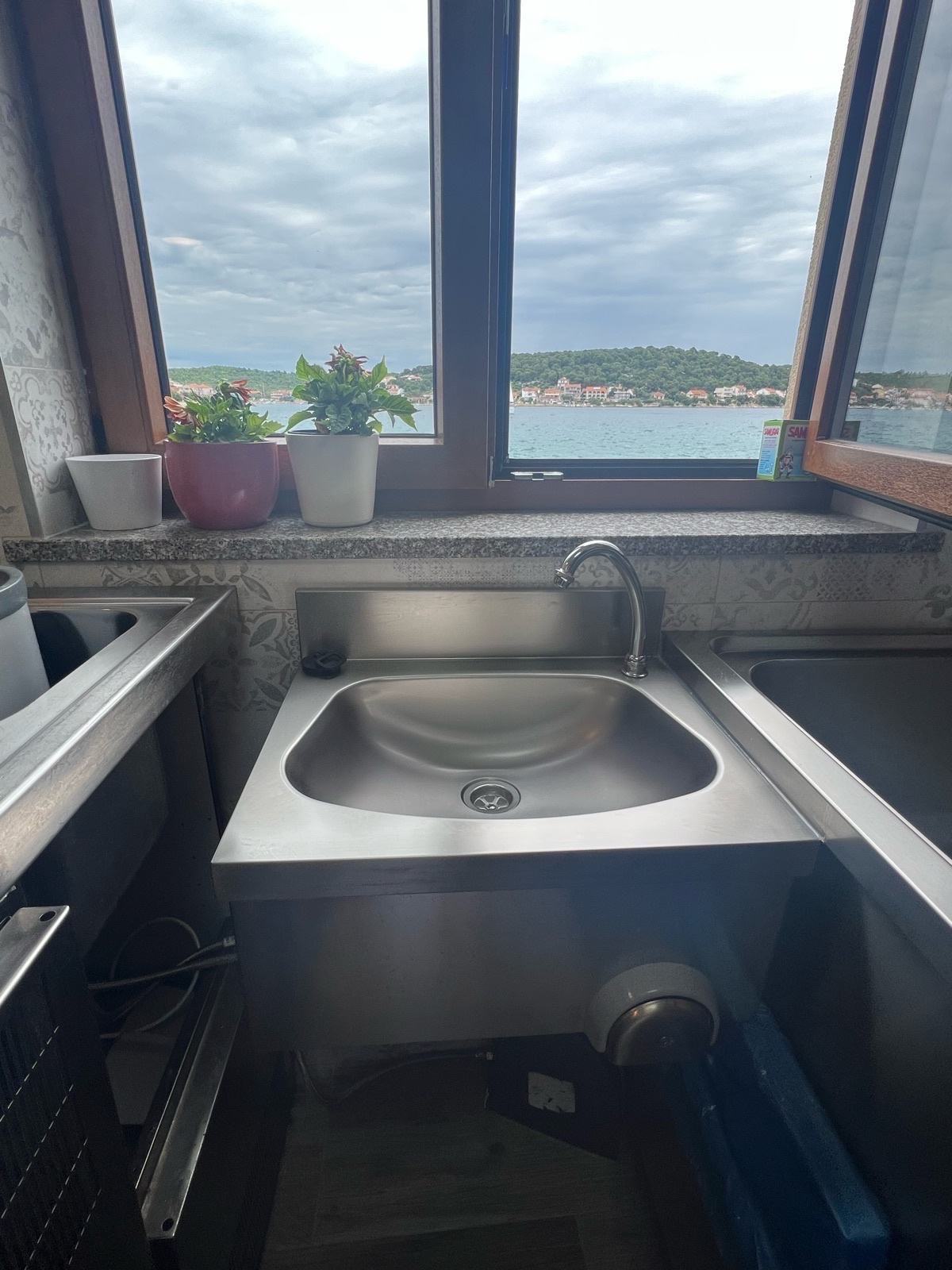 Ugostiteljska oprema kafic fast food bistro kompletna