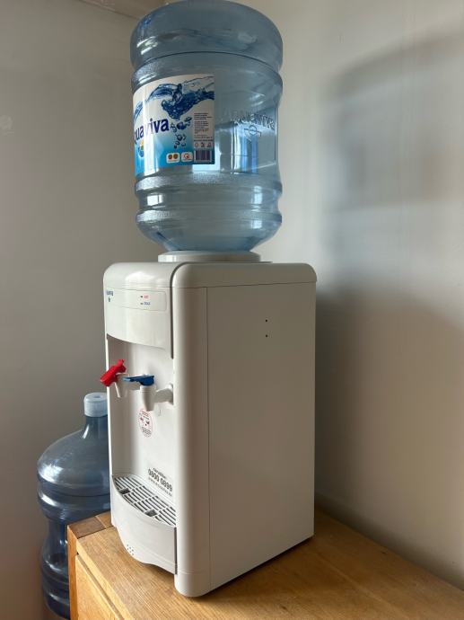 Aparat za vodu mali stolni - Aquaviva - u odličnom stanju