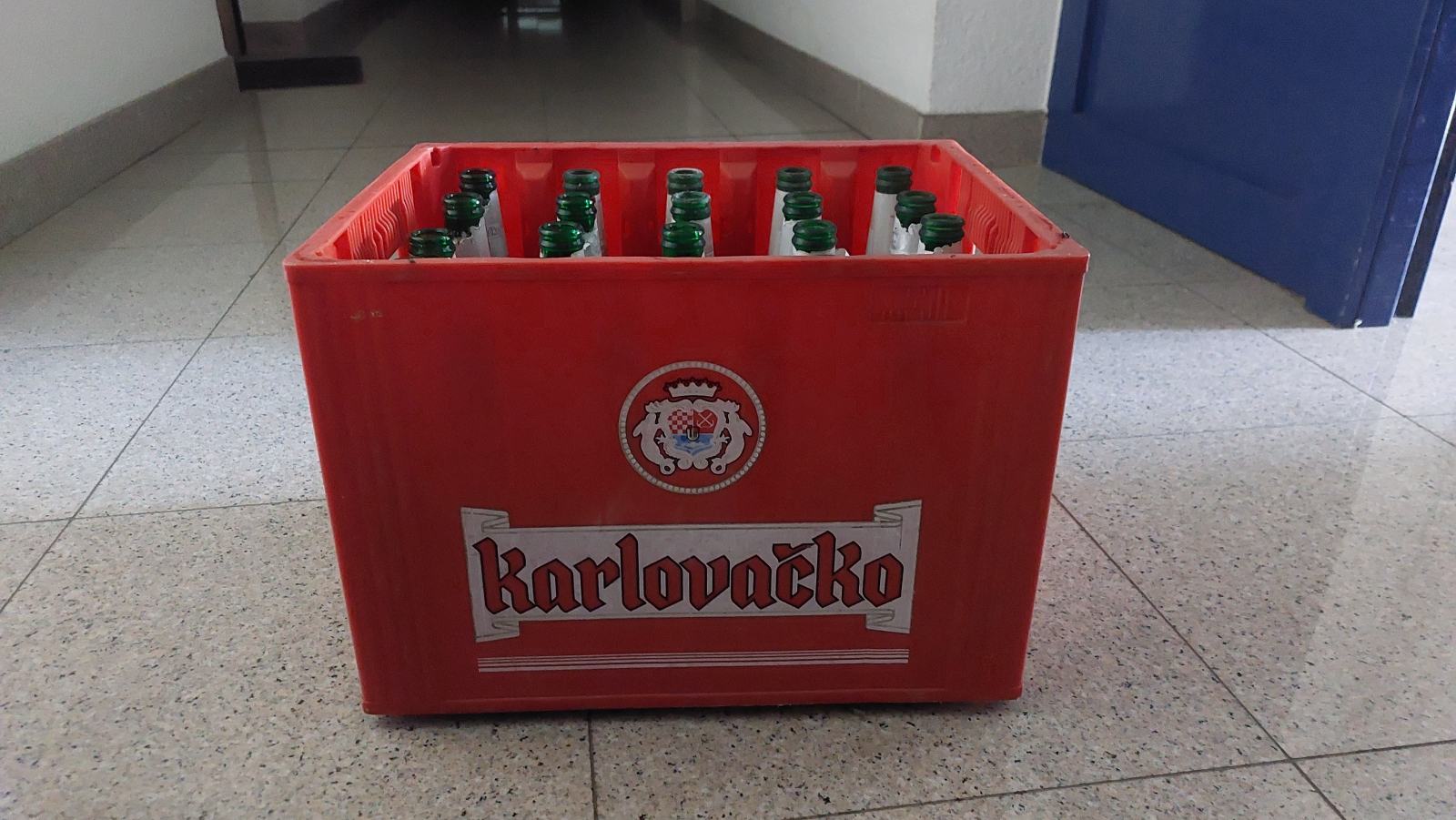 Gajba Karlovačko prazna