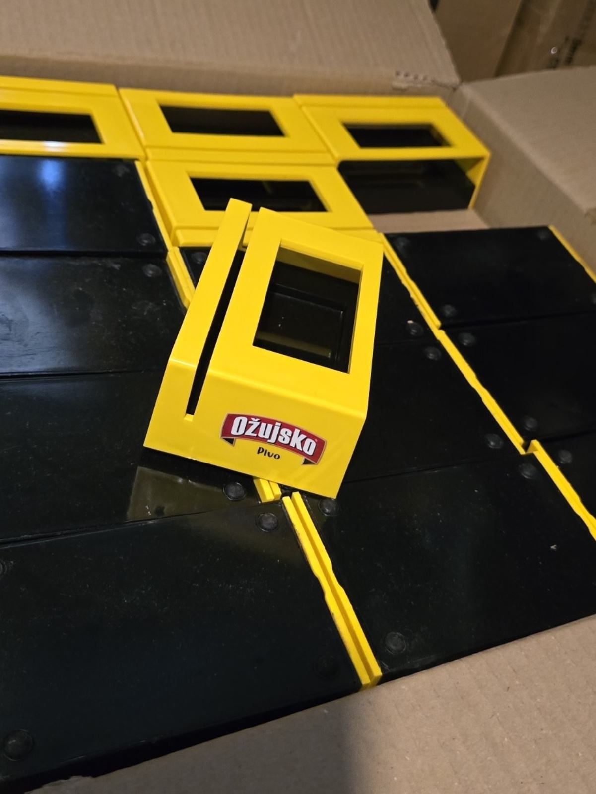 Stalak za cjenik i šečer