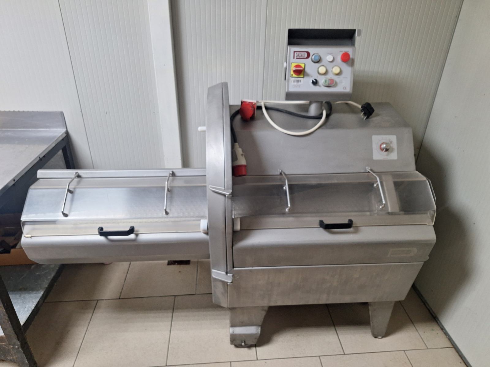 Stroj za rezanje kotleta