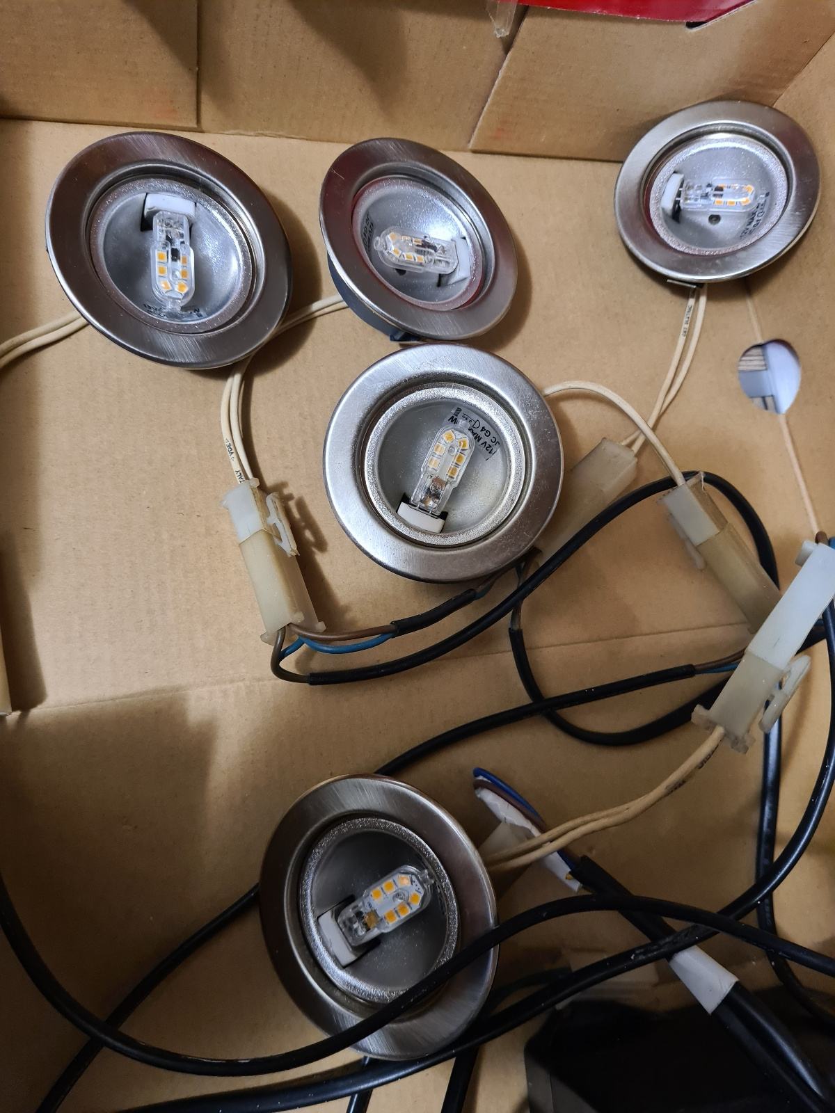 Halogena ili led rasvjeta