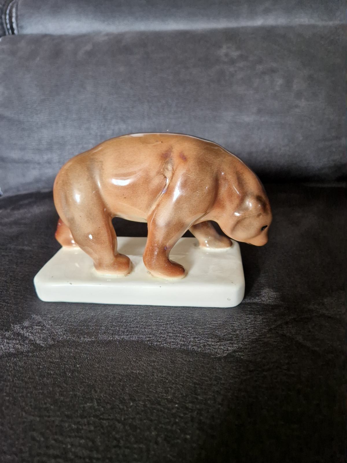 Antikna porculanska figura mede :)