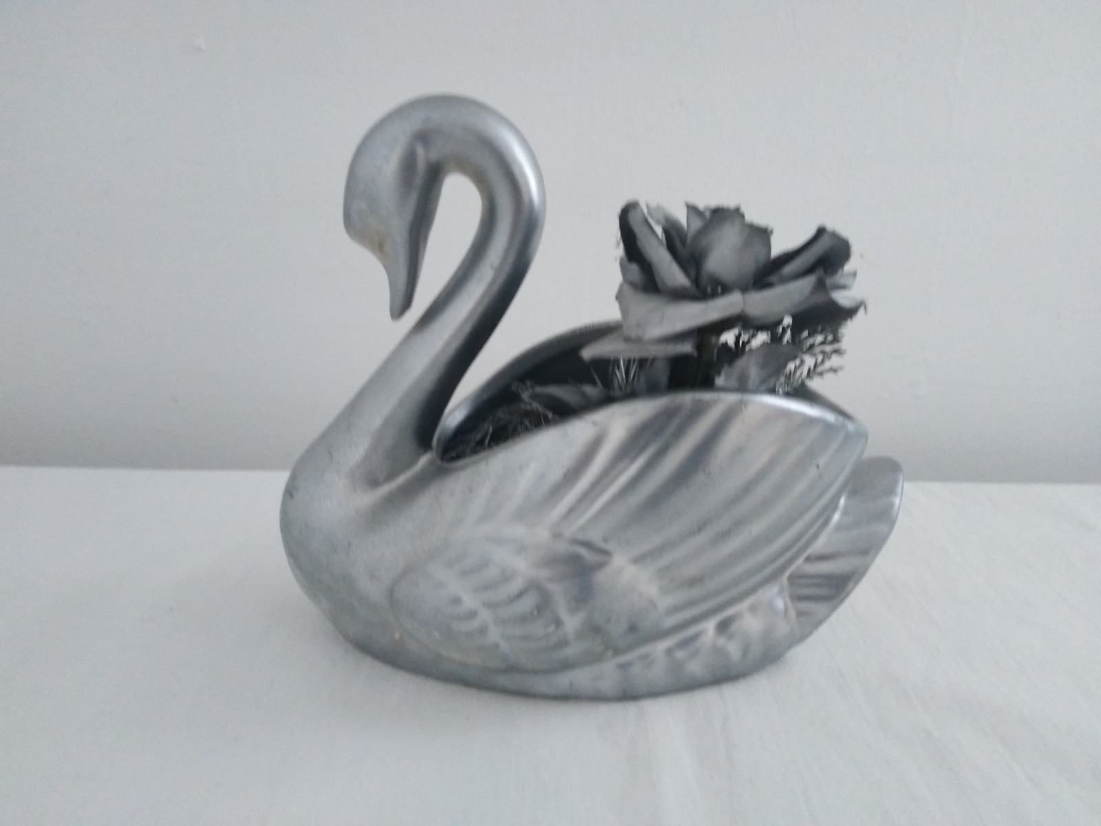 Figura labud posuda za cvijeće