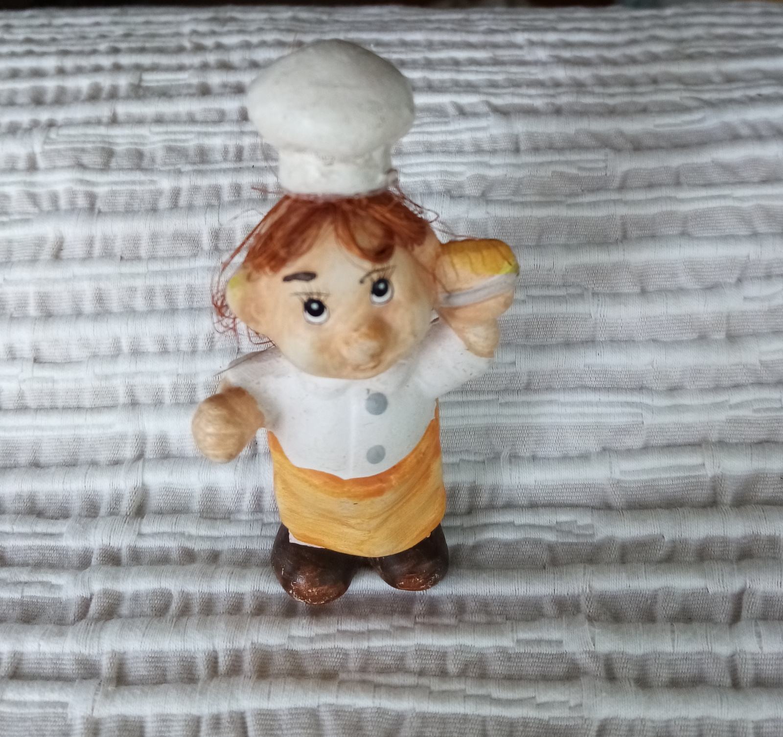 STARA FIGURICA KUHAR