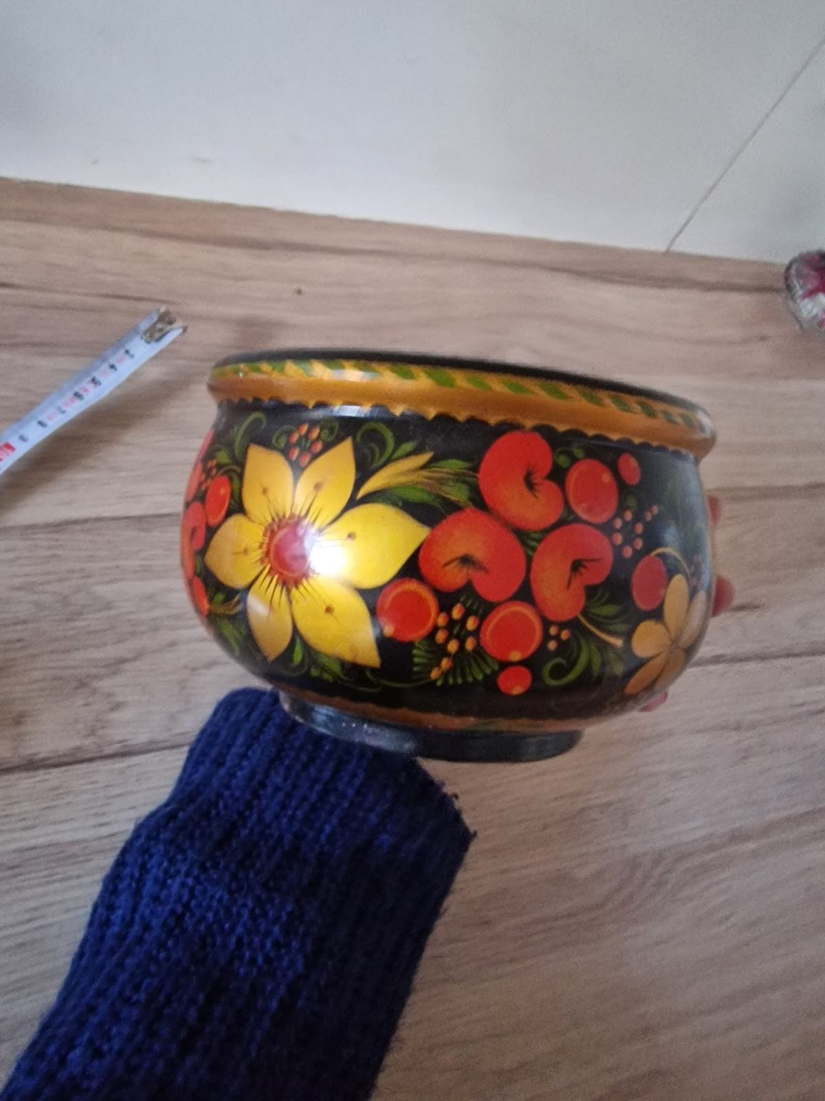 drvena ručno oslikana posuda