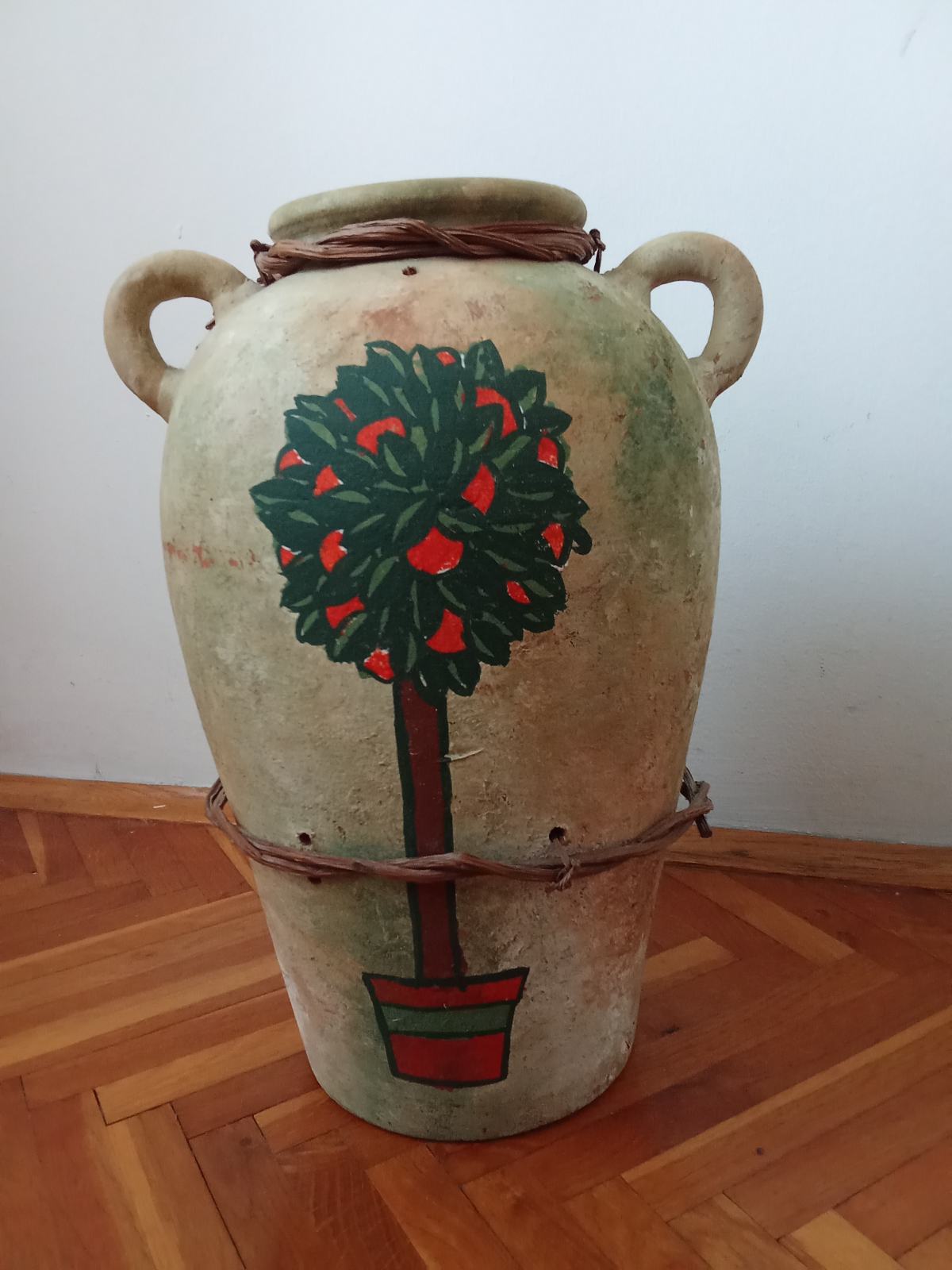 Keramička ukrasna vaza amfora