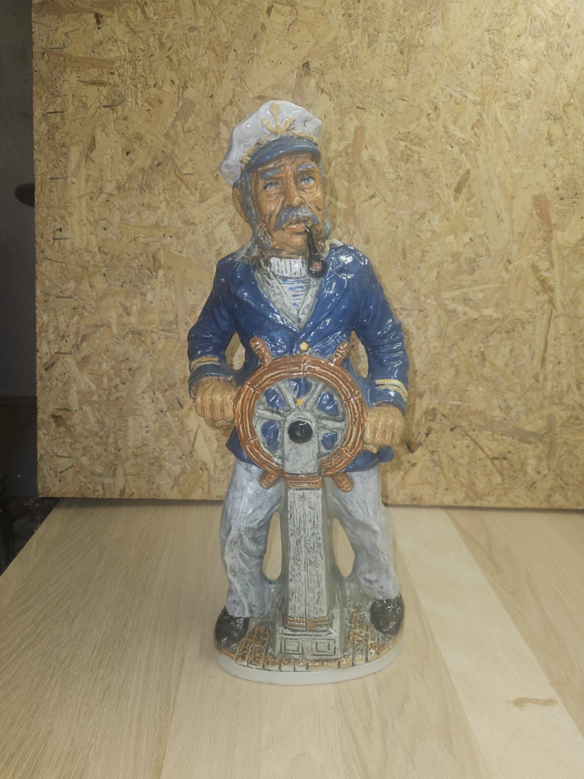 Keramička vaza-figura Mornar
