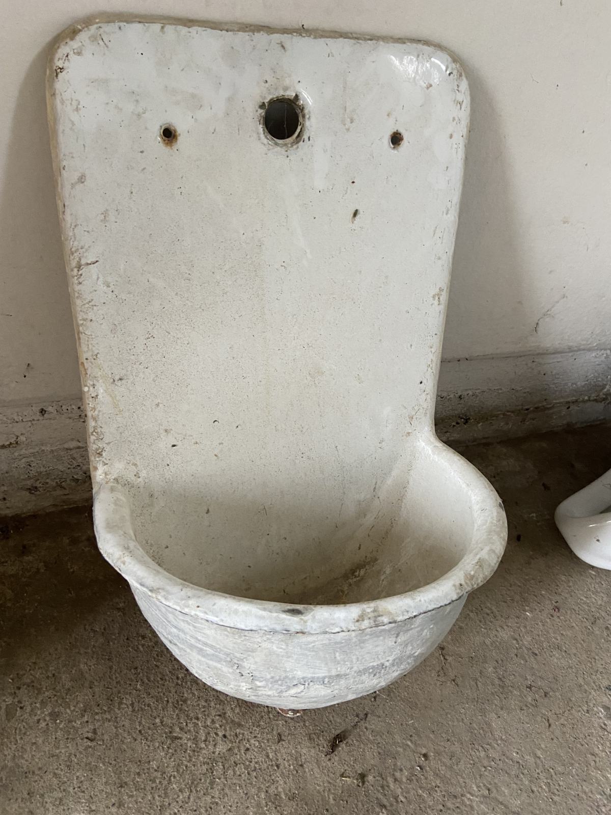 Gusani umivaonik lavabo stari metalni željezo gus