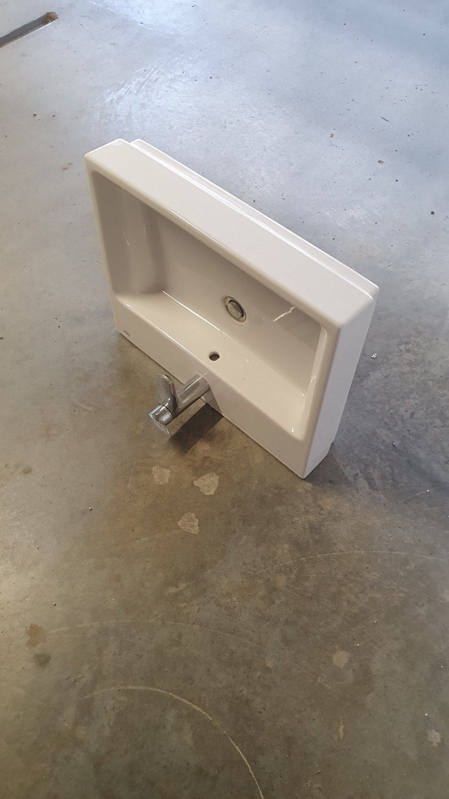 Umivaonik Grohe Cube Ceramic 60cm sa slavinom Grohe Eurosmart S